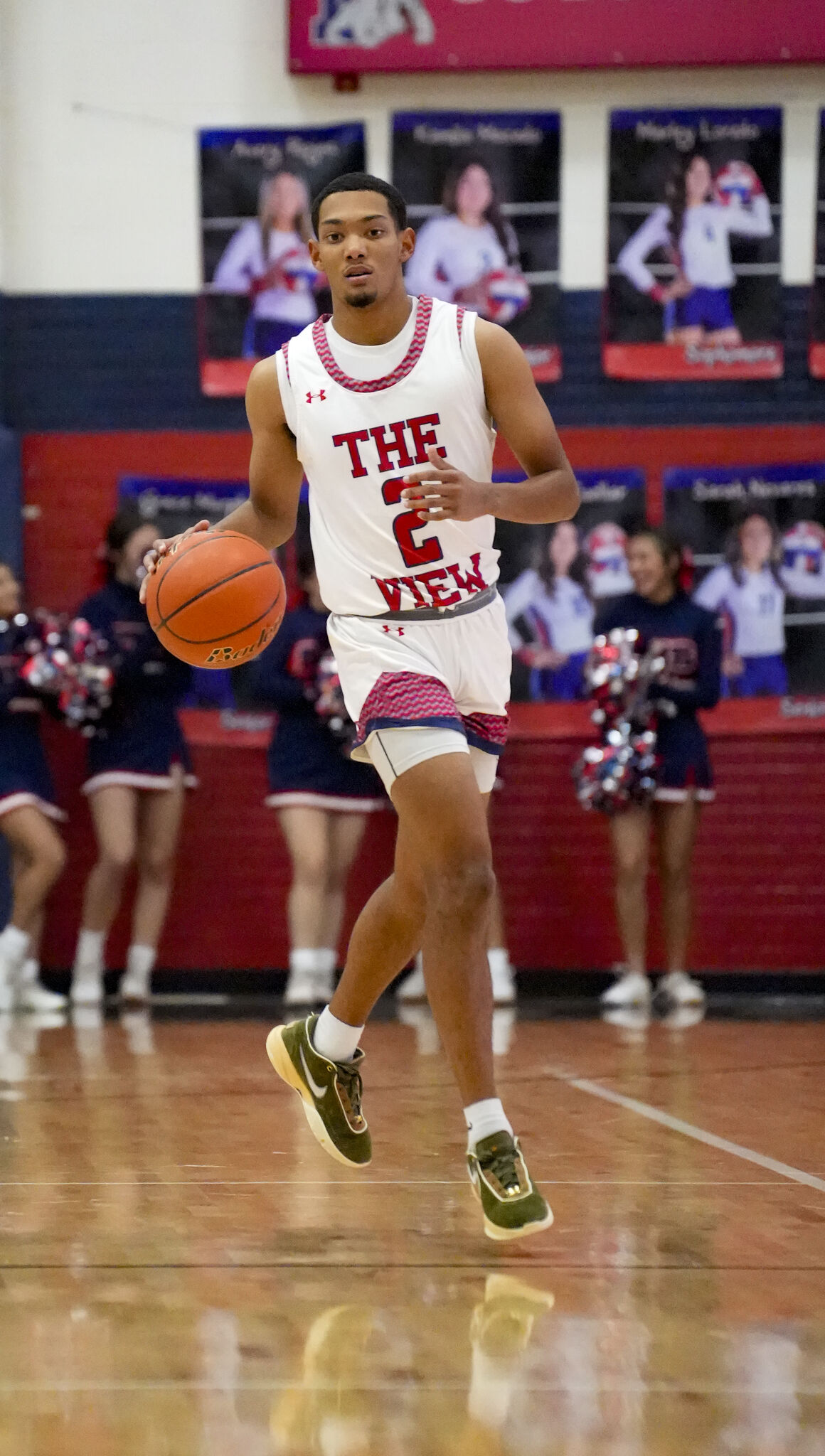 Victorious Bulldogs chase off Lobos in season opener