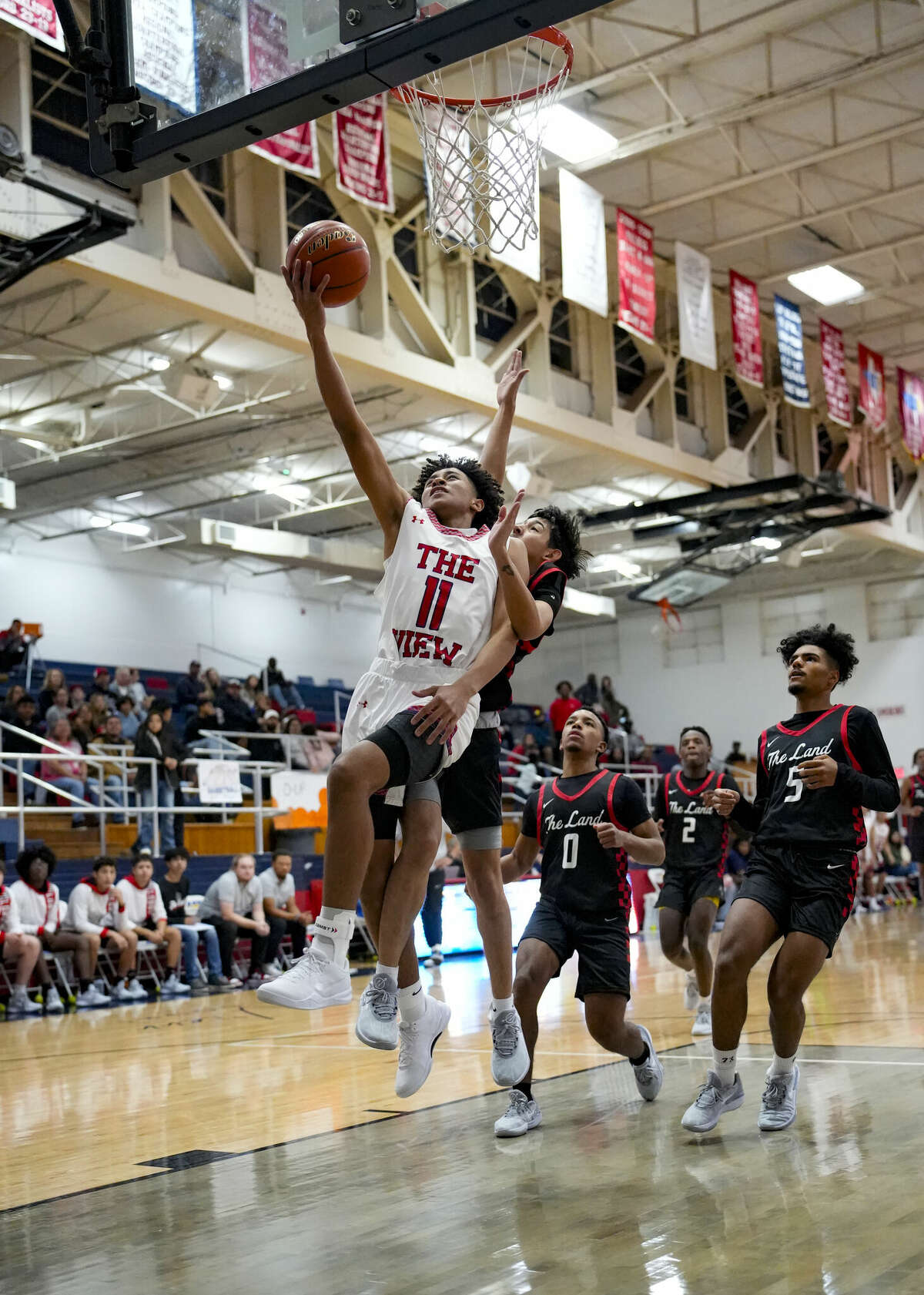 Victorious Bulldogs chase off Lobos in season opener