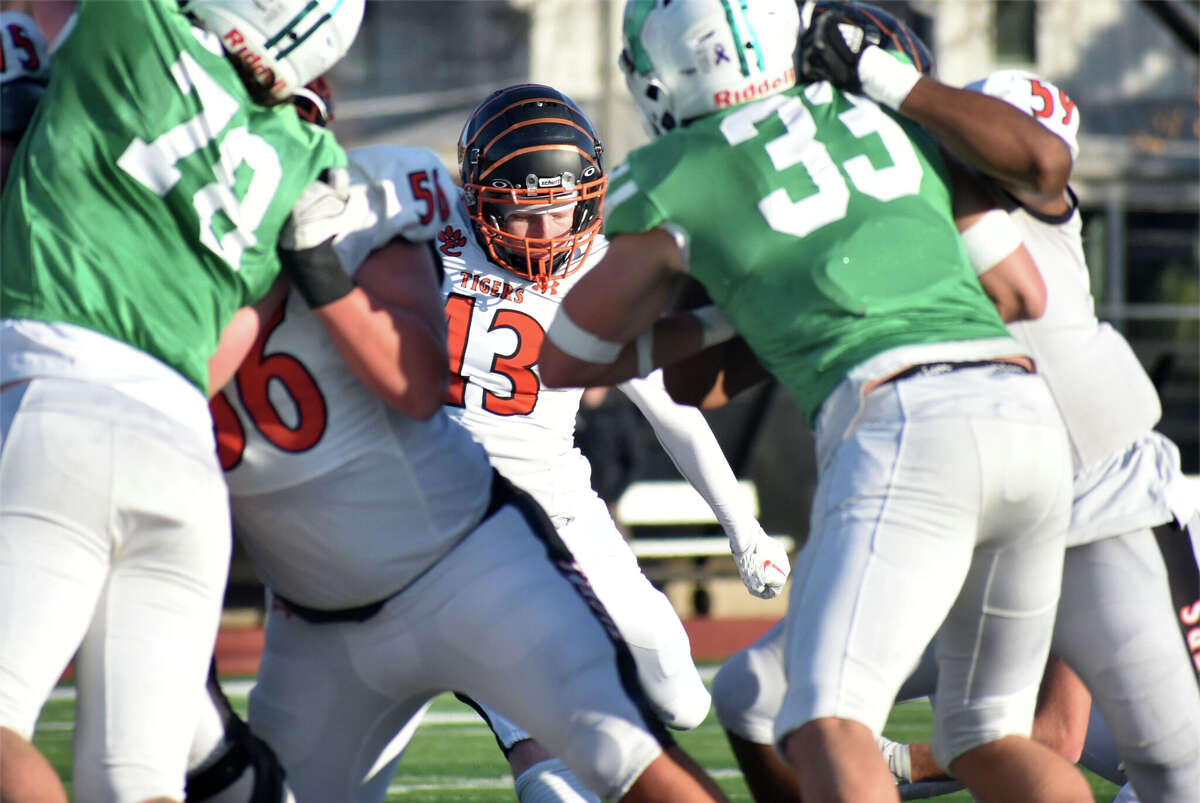 Edwardsville surrenders 29 straight points before comeback falls short