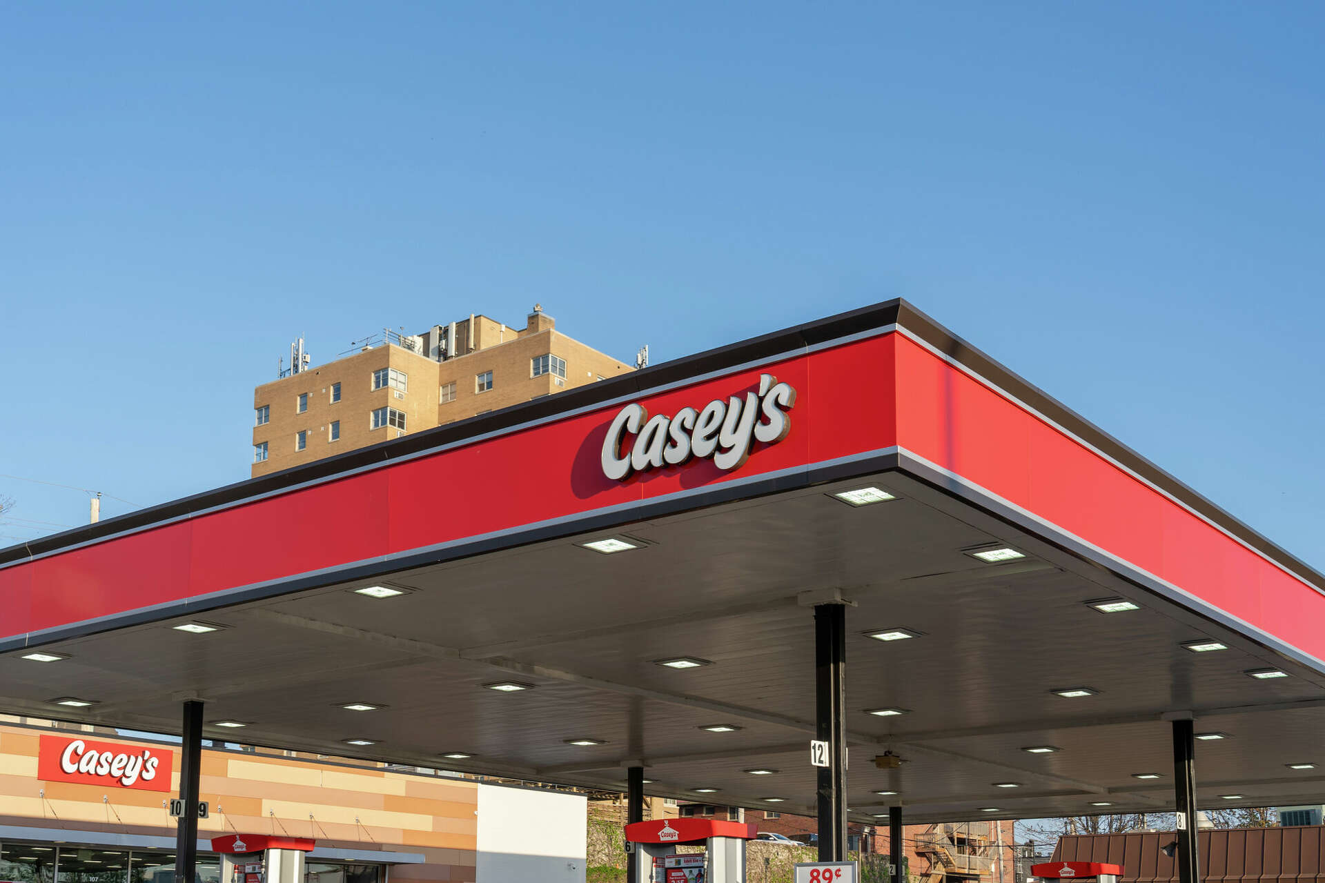 Casey's General Store brings taco pizzas to rival Buc-ee's