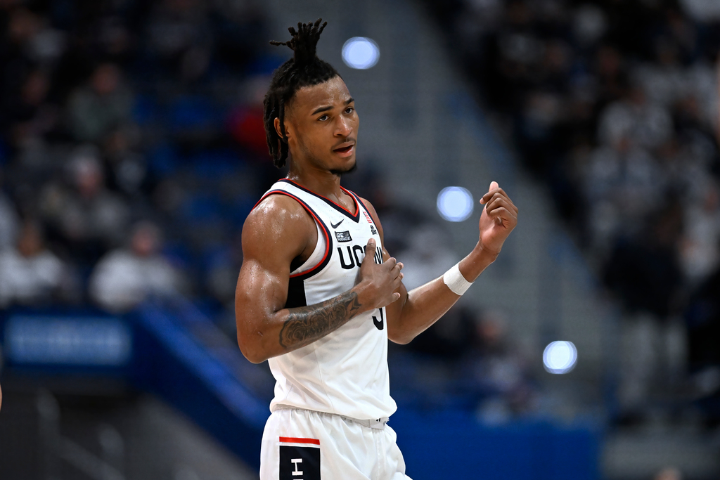 UConn's Stephon Castle to miss at least two weeks with knee injury