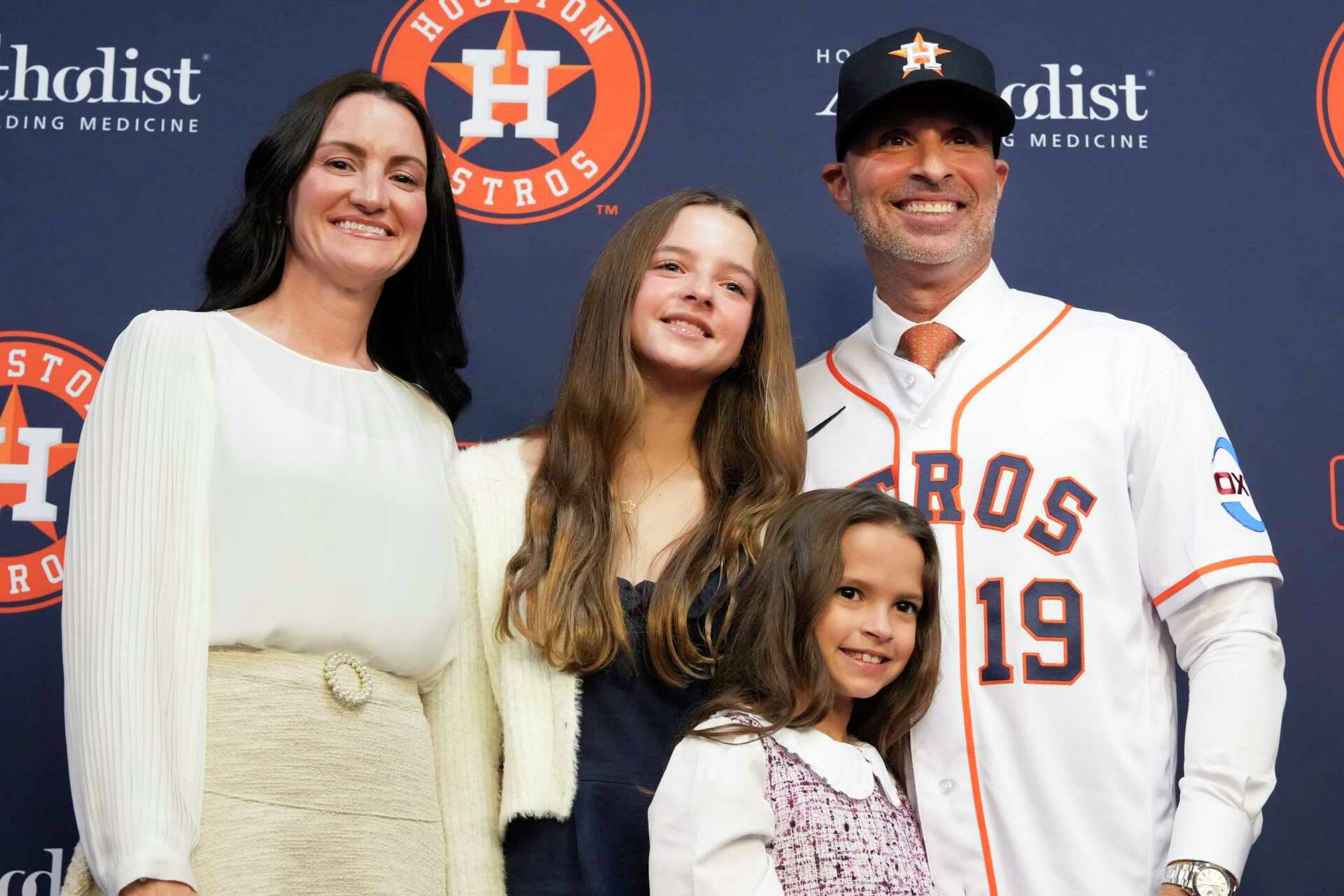Autism Awareness: Astros' Joe Espada catches daughter's pitch
