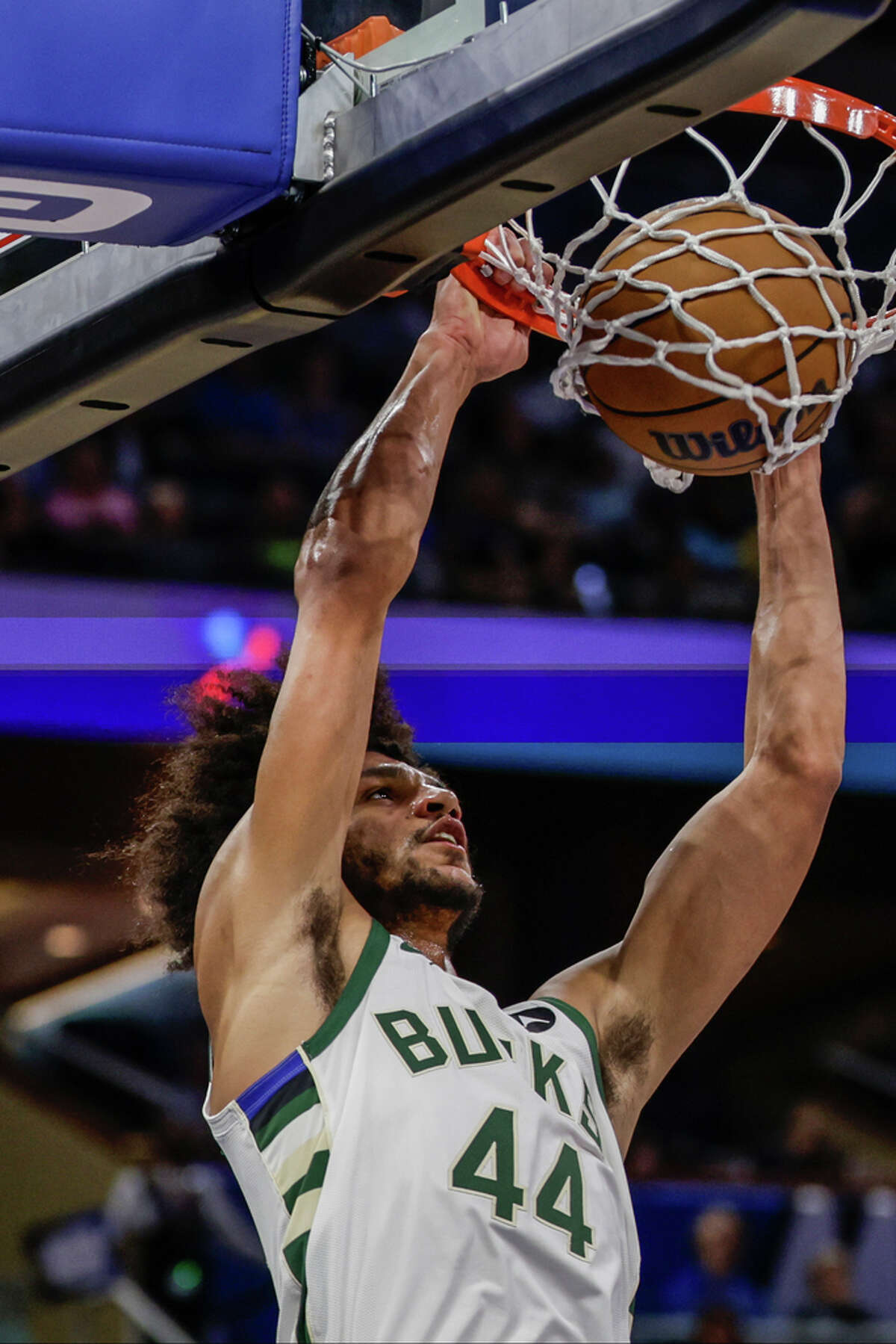 Former UConn star Andre Jackson receives championship ring