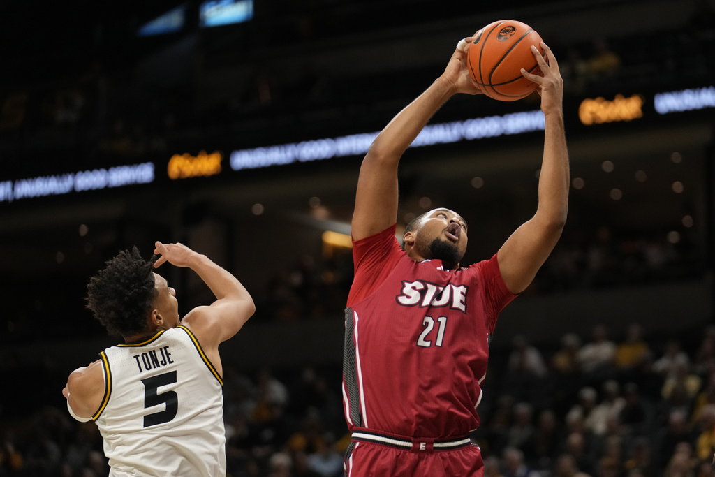 SIUE hangs with Mizzou for first half before falling