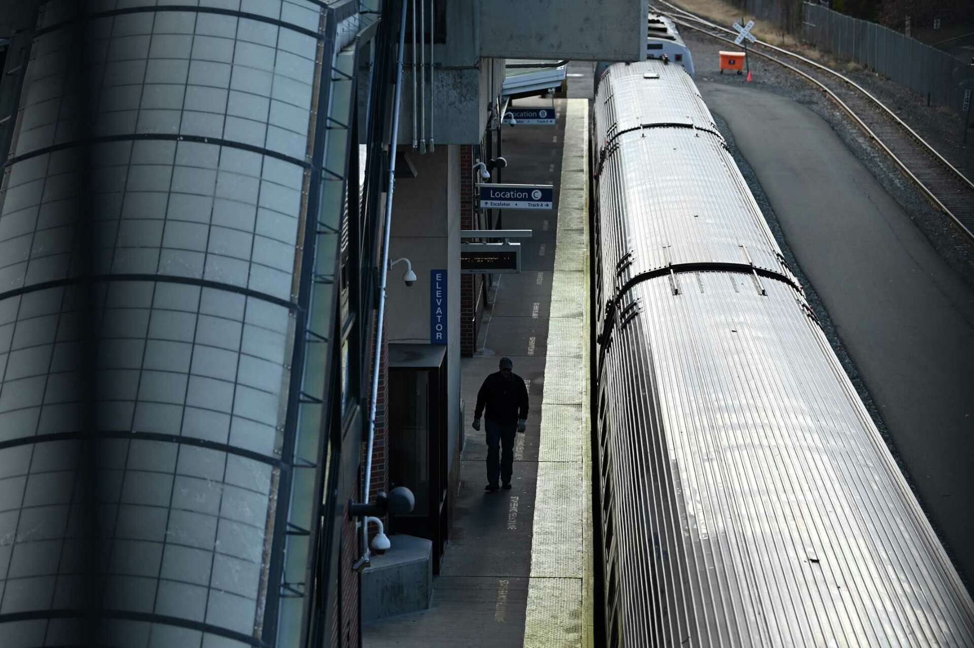 Amtrak says direct service to New York will partially return Thursday