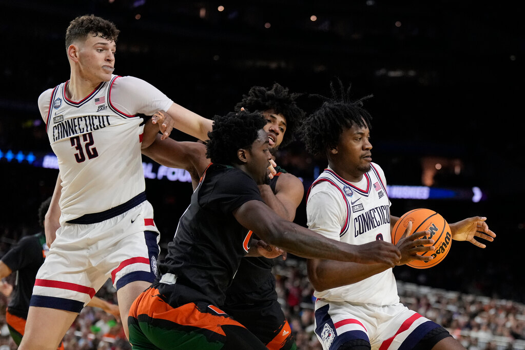 UConn's Donovan Clingan, Tristen Newton on Wooden Award watch list