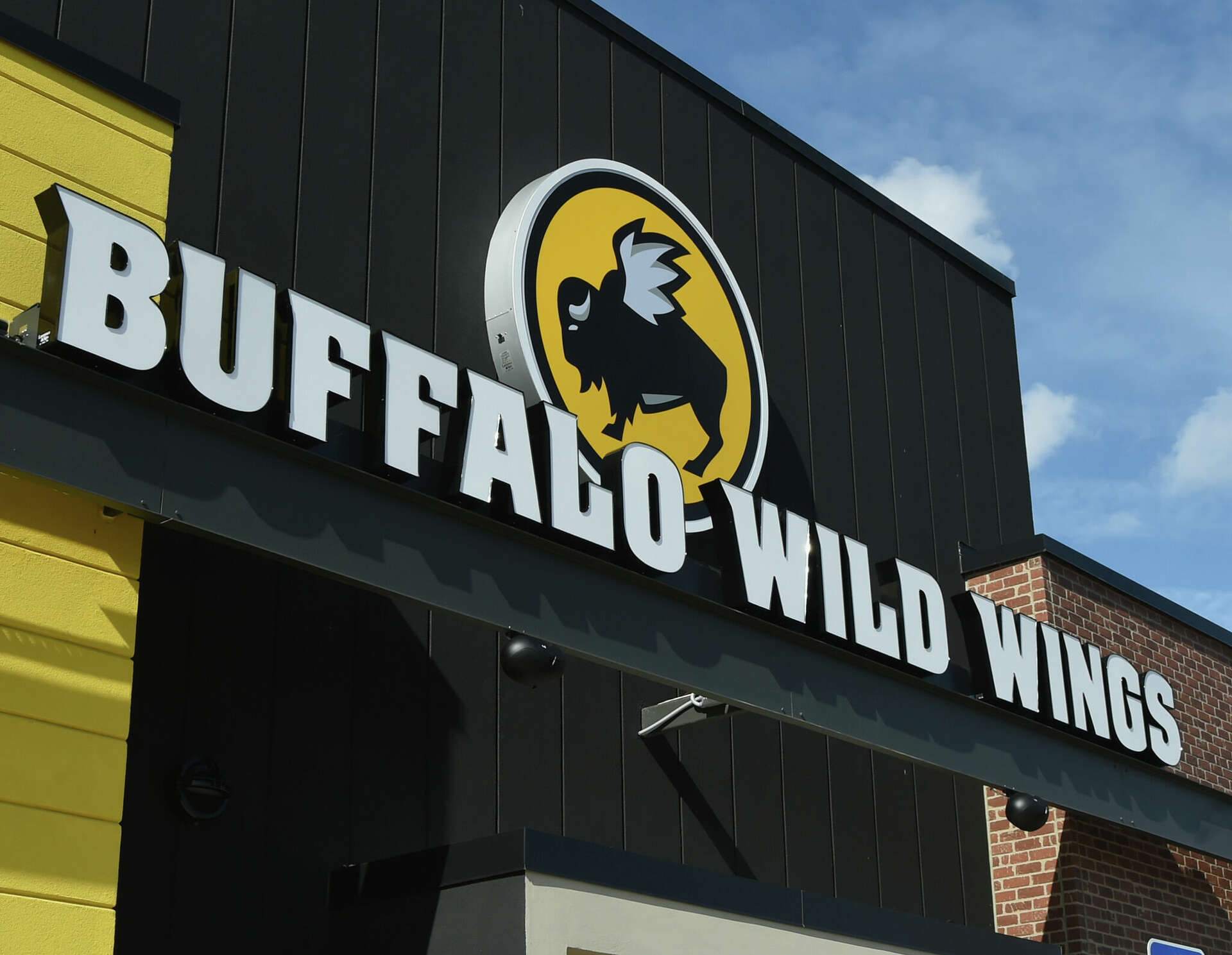 Buffalo Wild Wings to open Shelton location soon on Bridgeport Ave.