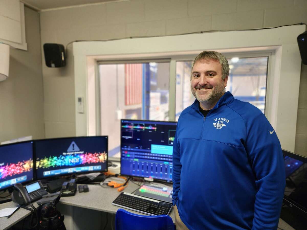 Gladwin High School new broadcasting class connects with students