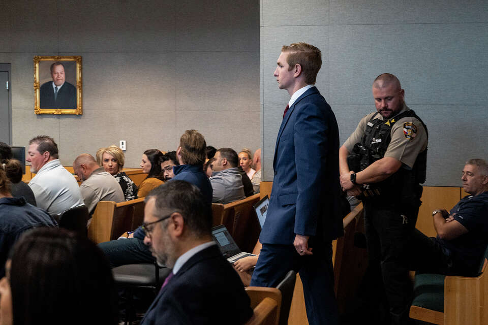 Austin police officer convicted of deadly conduct in 2019 shooting