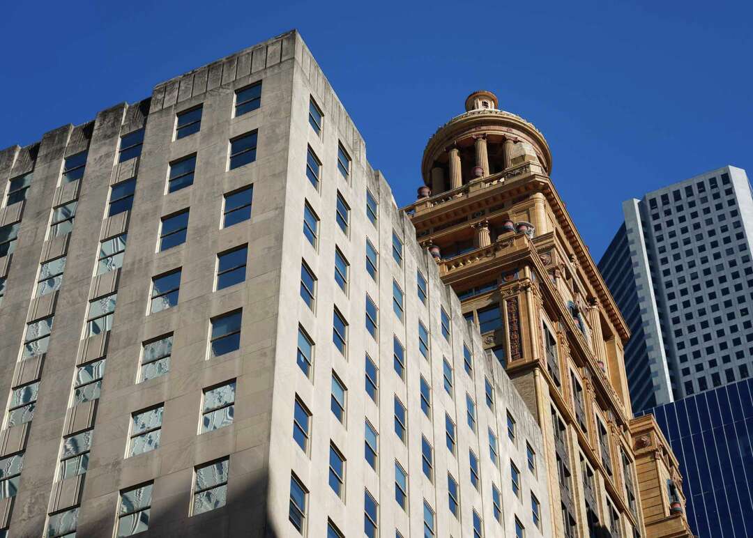 Downtown Houston Esperson office complex sold in foreclosure