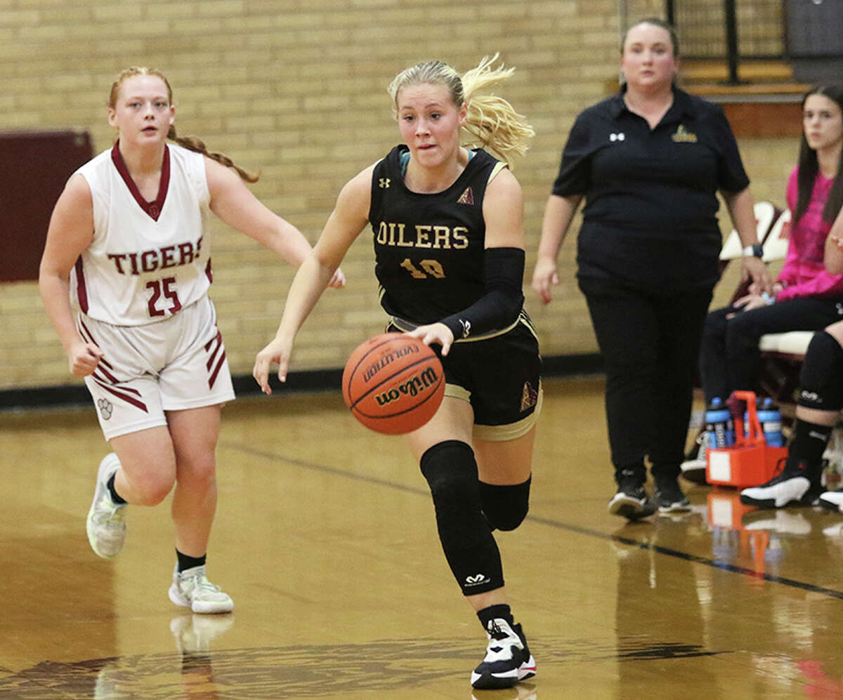 WEDNESDAY GIRLS BASKETBALL: Oilers rally, win at Cat Classic