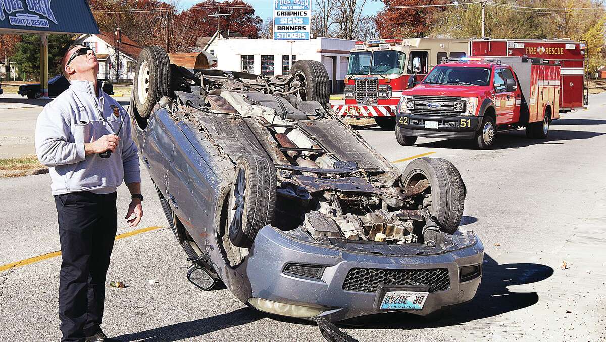 Driver walks away barefoot from Wood River crash scene