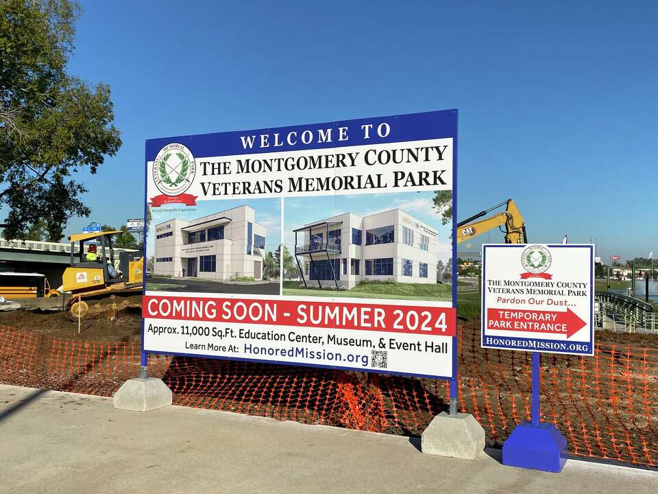 What are new building construction projects in Conroe?
