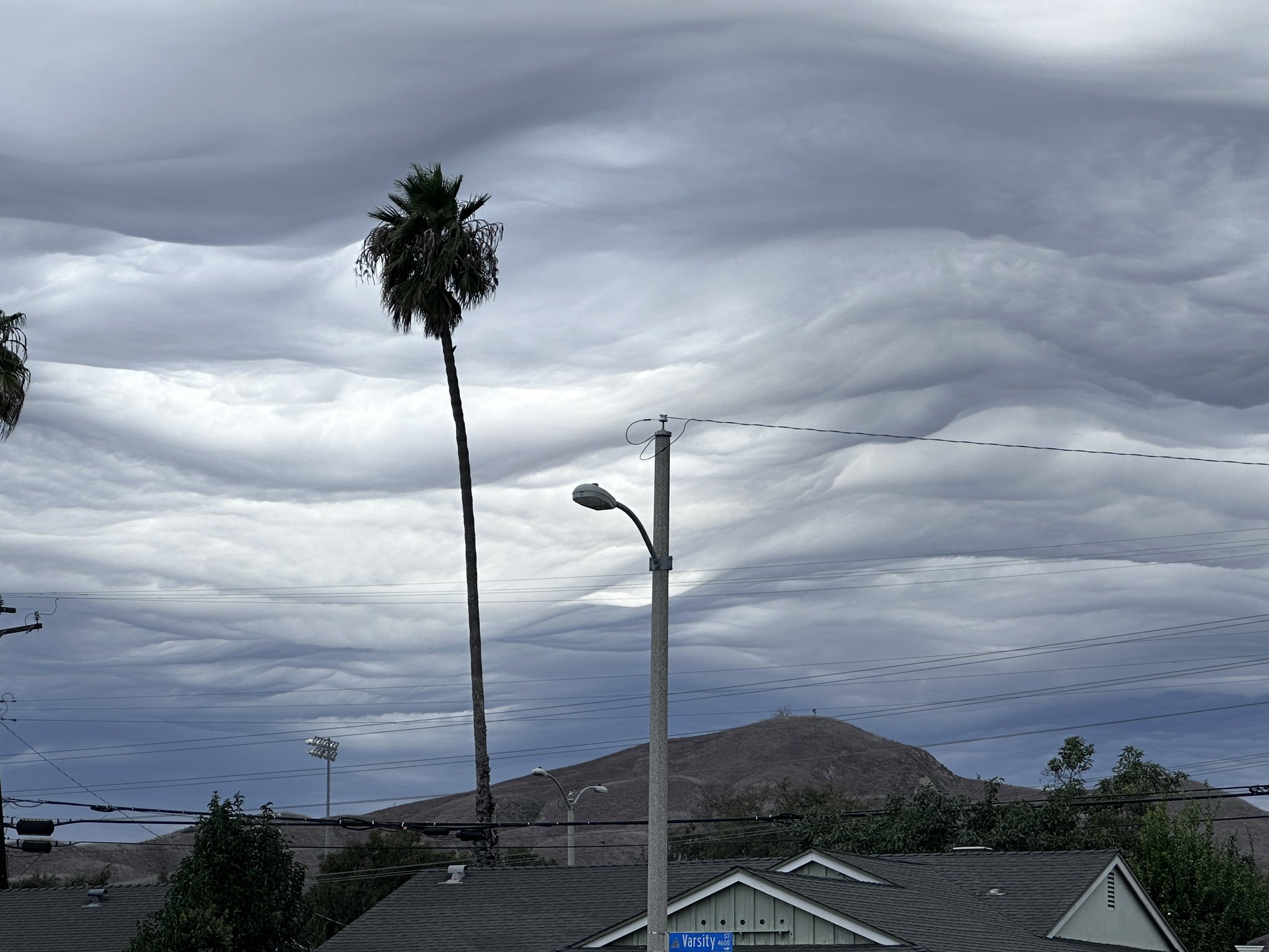 'Super rare,' previously undocumented clouds seen over California