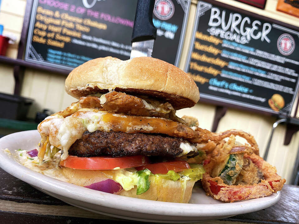 San Antonio burger restaurant opening new location