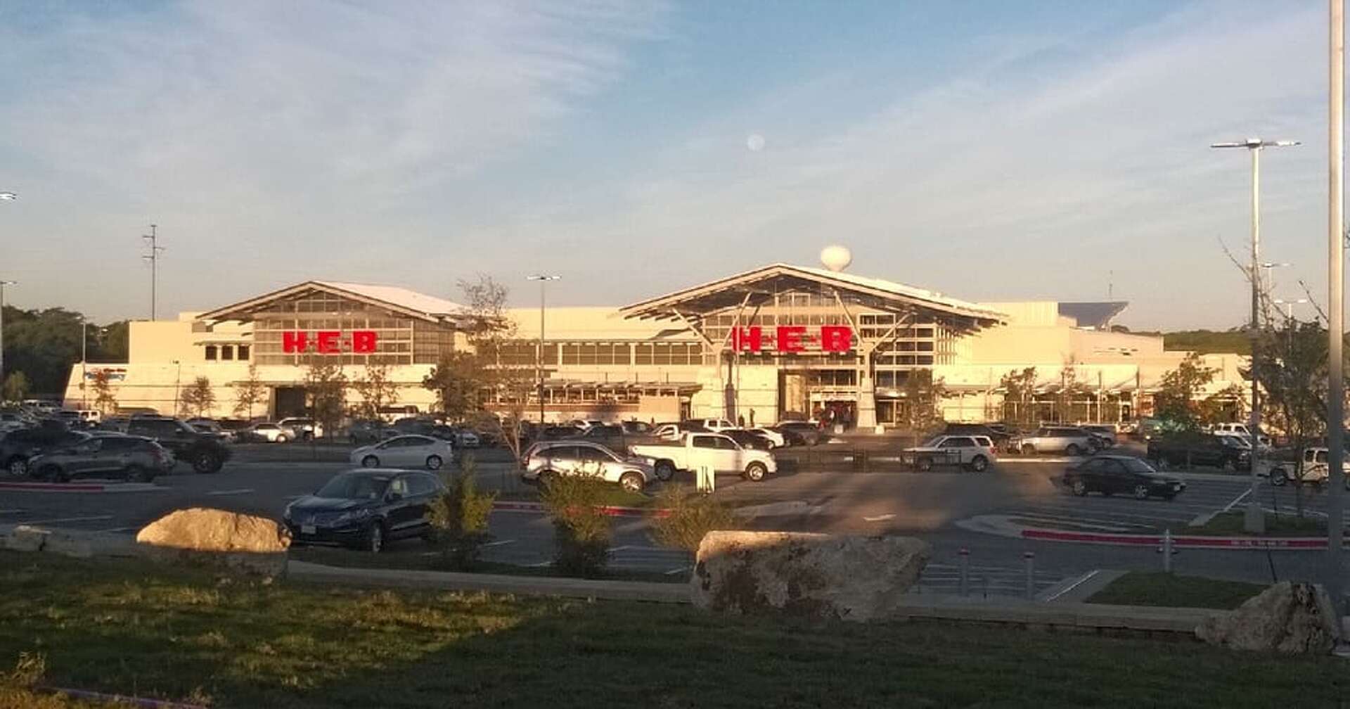 Texas man arrested following road rage at Austin-area H-E-B