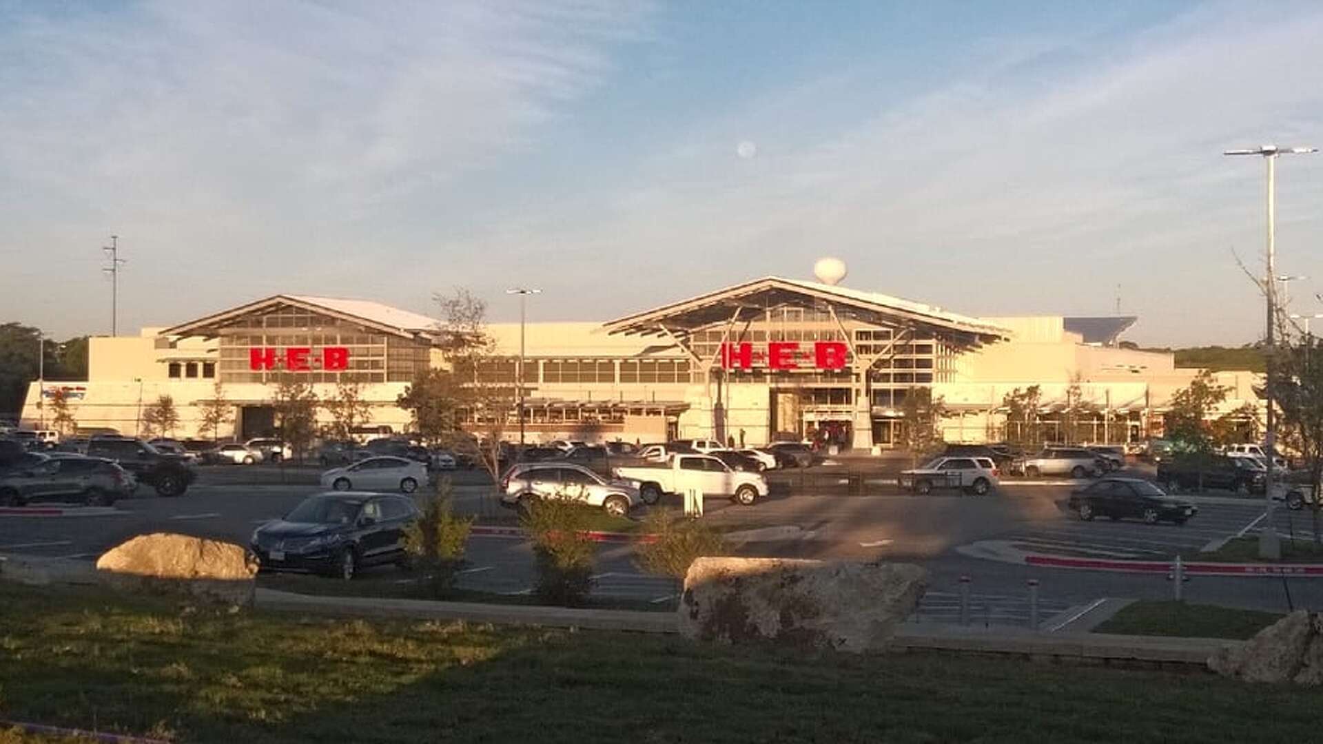 Texas man arrested following road rage at Austin-area H-E-B