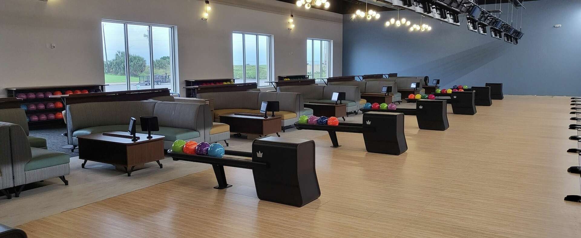 Galveston bowling alley to open next to movie theater
