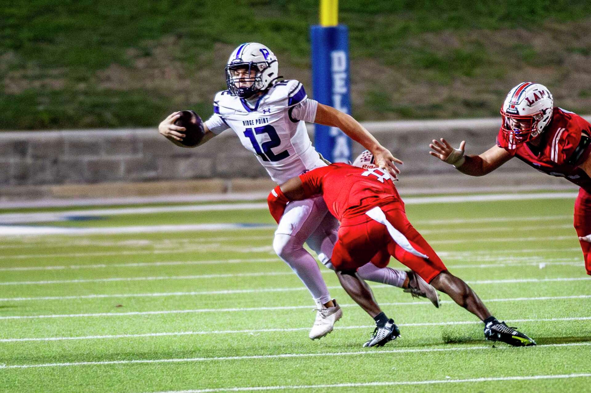Lamar Texans edge Ridge Point Panthers, reach regional semifinal