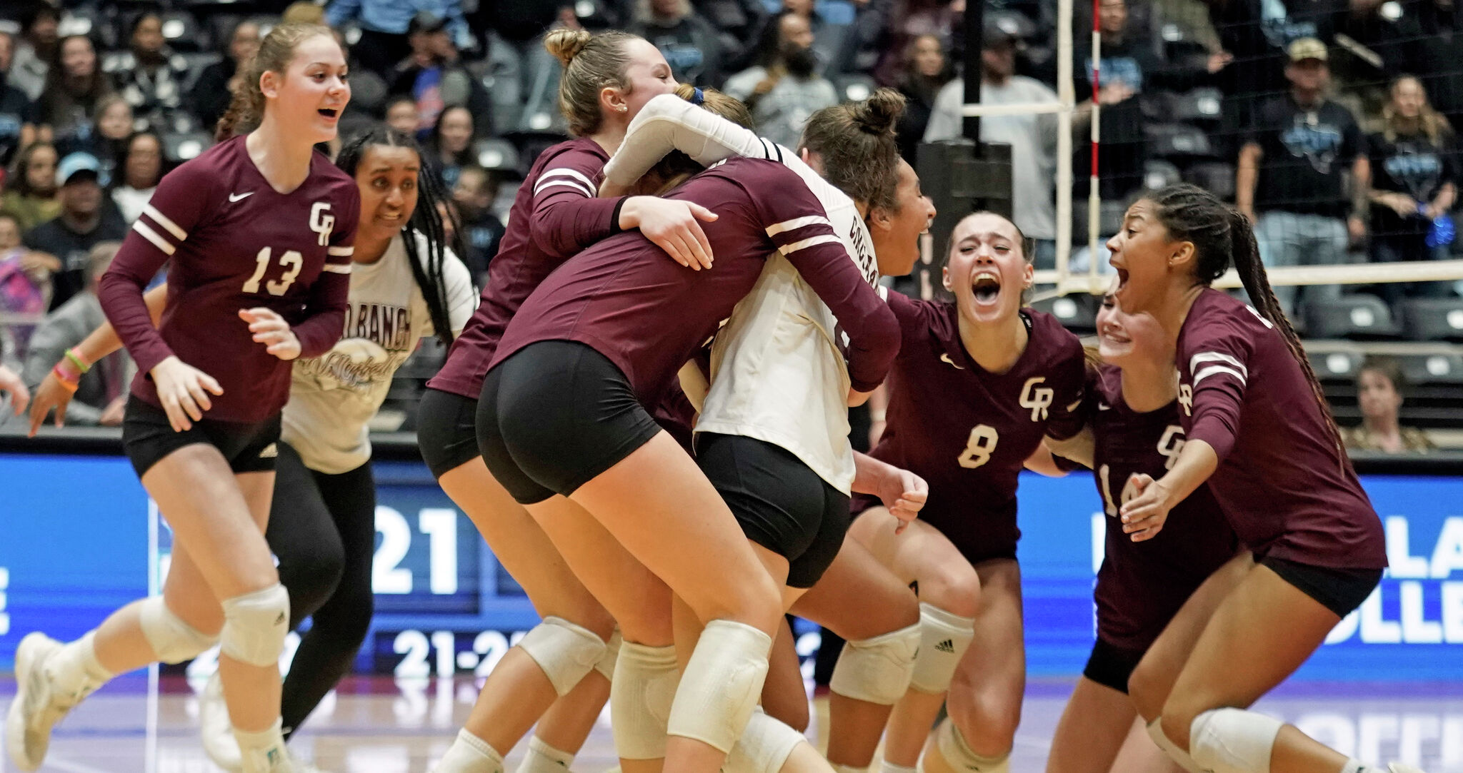Cinco Ranch Cougars advance to state volleyball championship