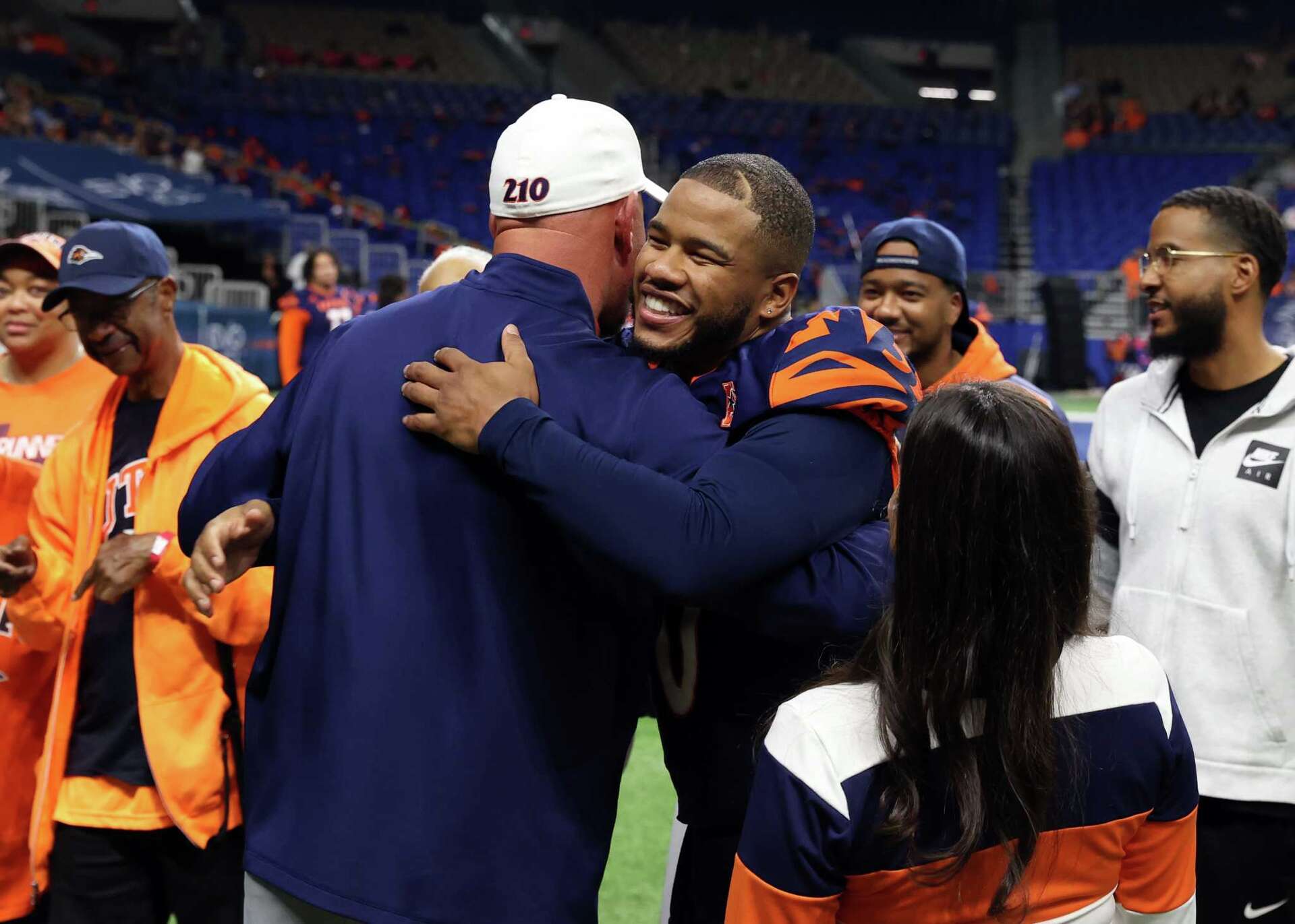 Jeff Traylor leads UTSA into life after Frank Harris