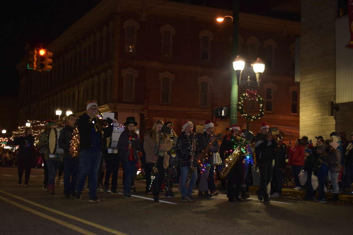 Festival of Lights brings out crowds to kick off holiday season