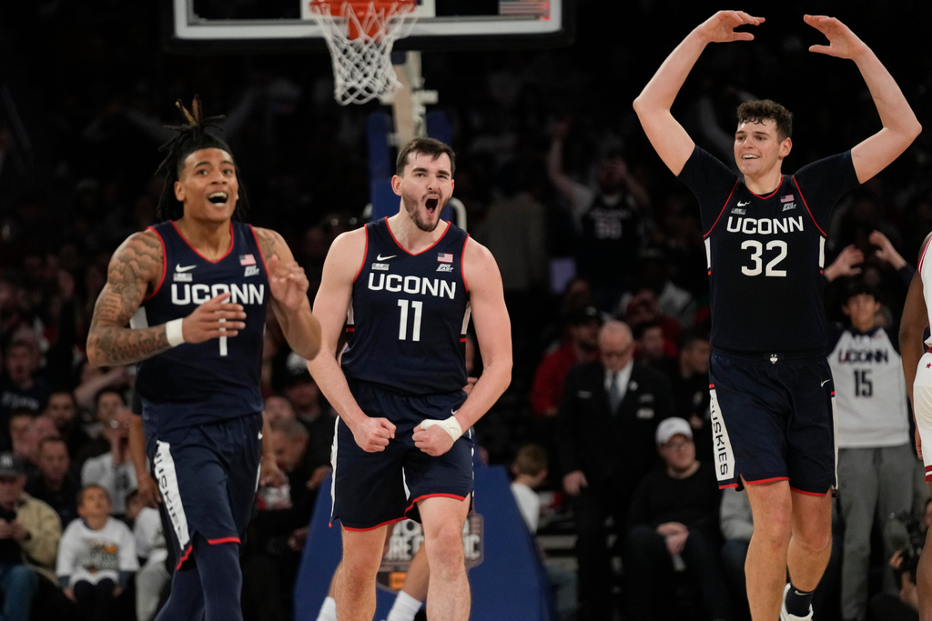 UConn men's basketball team runs past Indiana at Madison Square Garden