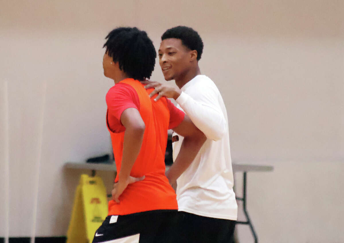 Roundtree Jr., Wilson bring tradition to EHS boys basketball staff