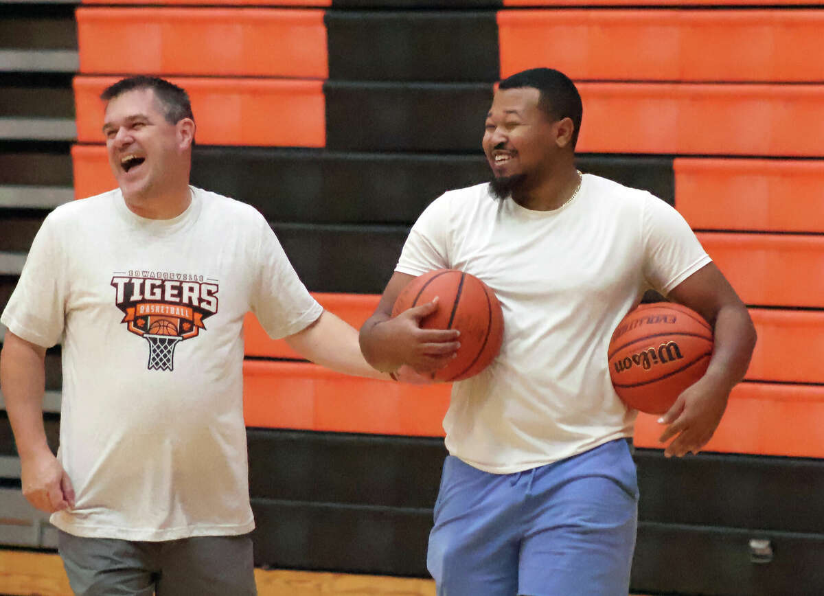 Roundtree Jr., Wilson bring tradition to EHS boys basketball staff