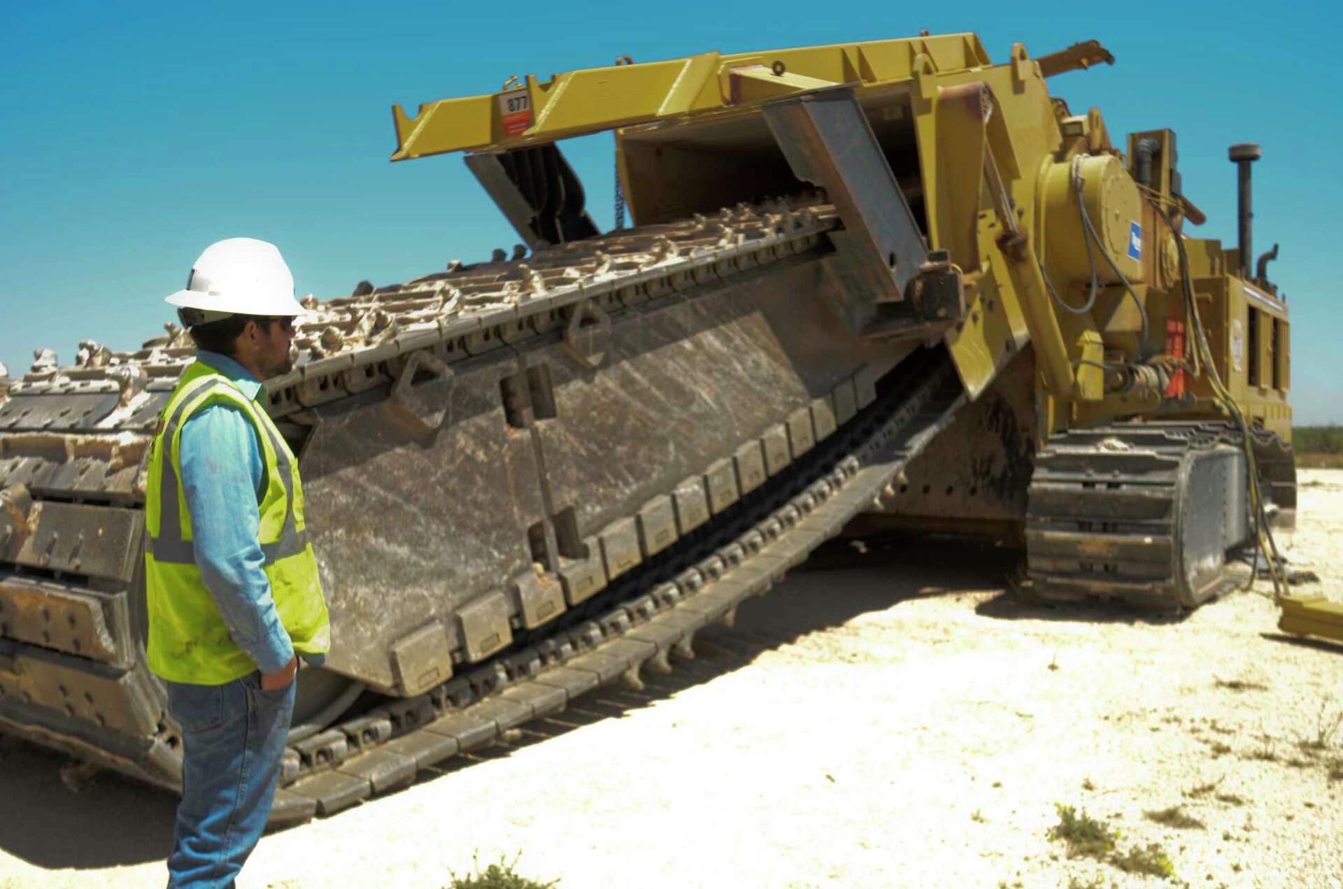 Midland, oil capital of Texas, challenges water drilling permits