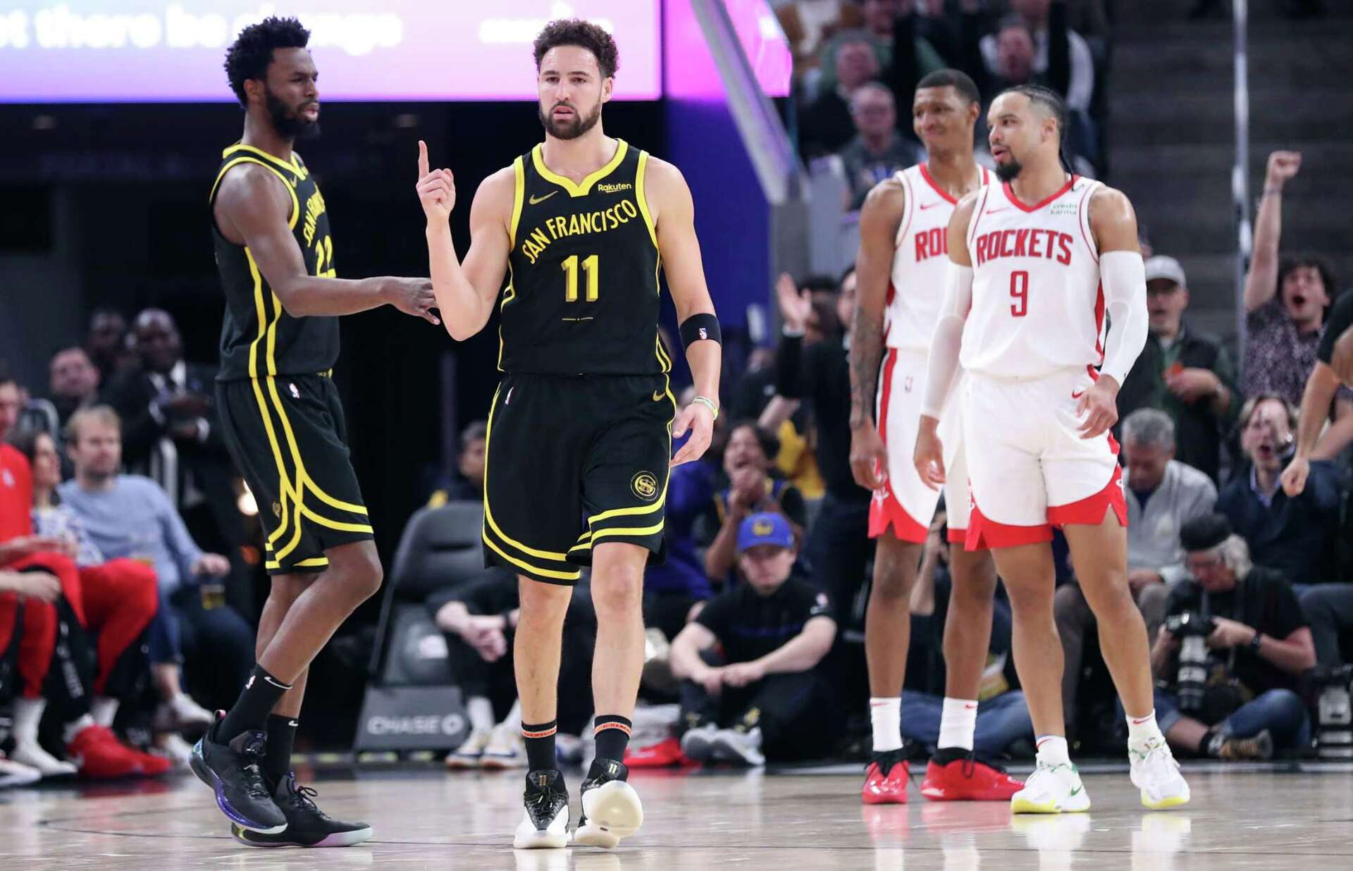 Klay Thompson reaches 20 as Warriors beat Houston, end six-game skid