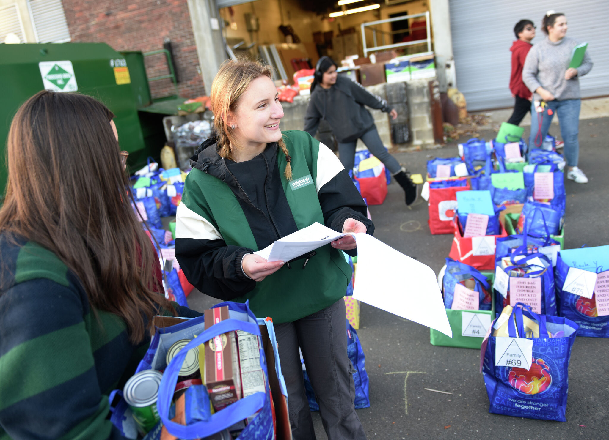 In photos: Greenwich High provides Thanksgiving meals to 100 families