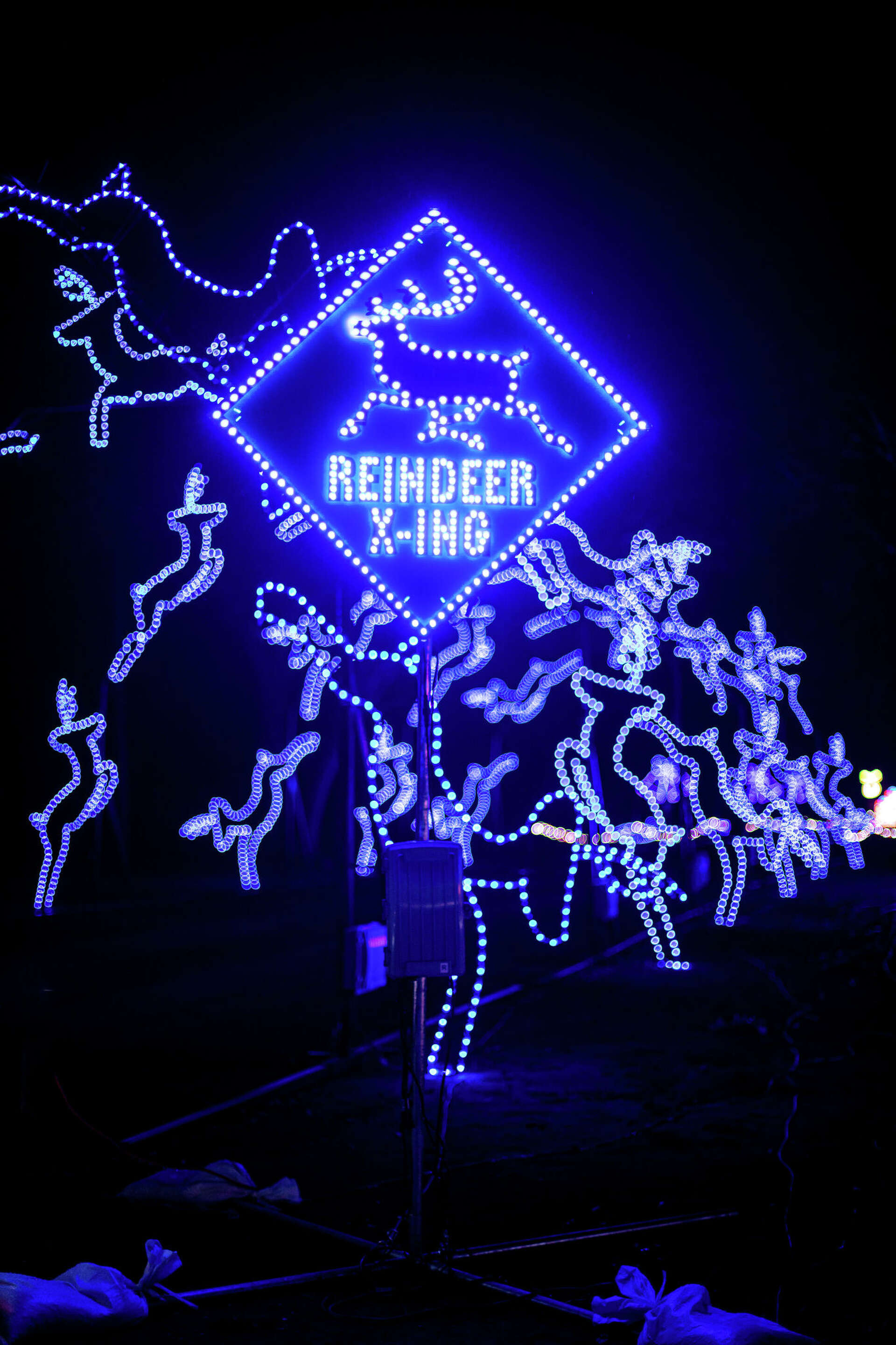 Drive-thru Dasher’s Lightshow back with 2 Houston area locations