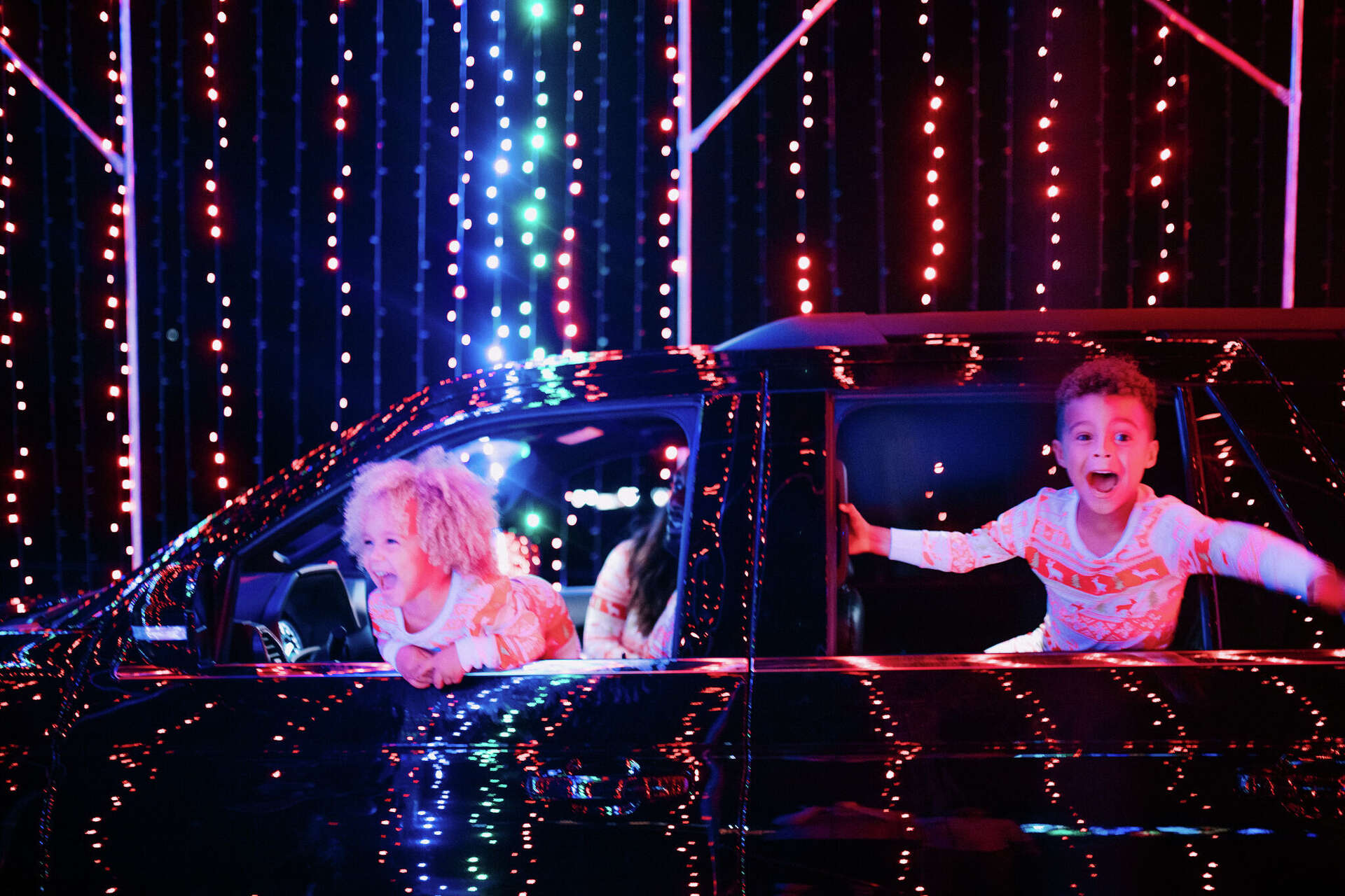 Drive-thru Dasher’s Lightshow back with 2 Houston area locations