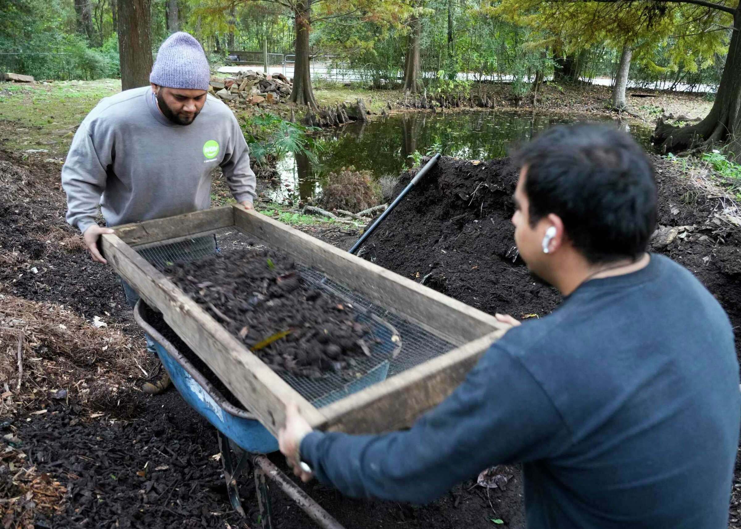 Houston ramps up efforts to introduce composting for city residents