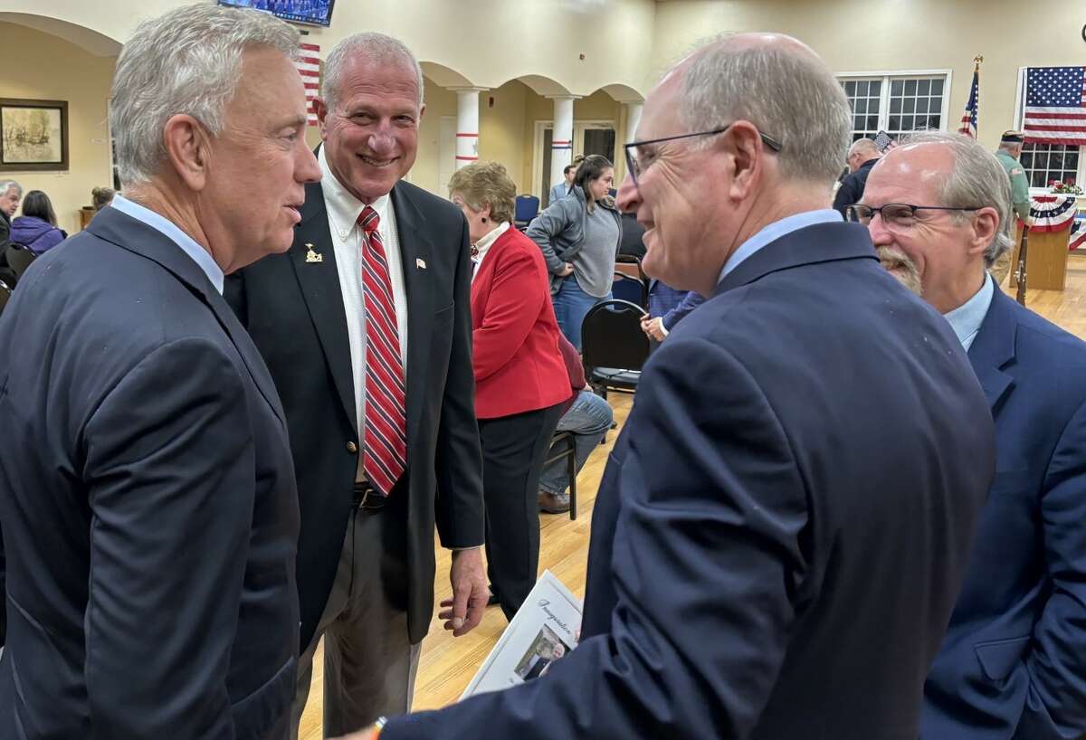 Lamont swears in 'great friend' Republican Lauretti as Sheltton mayor