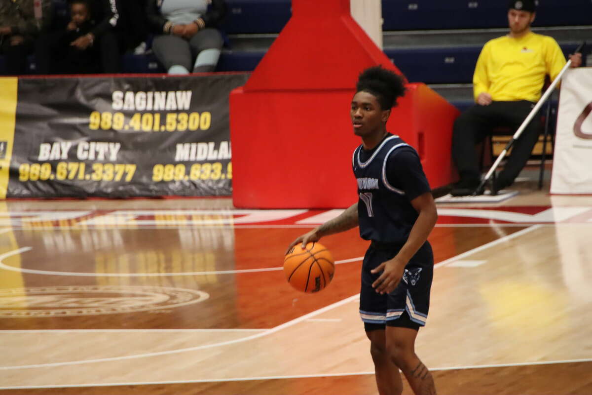 T'wolves battle SVSU but come up short