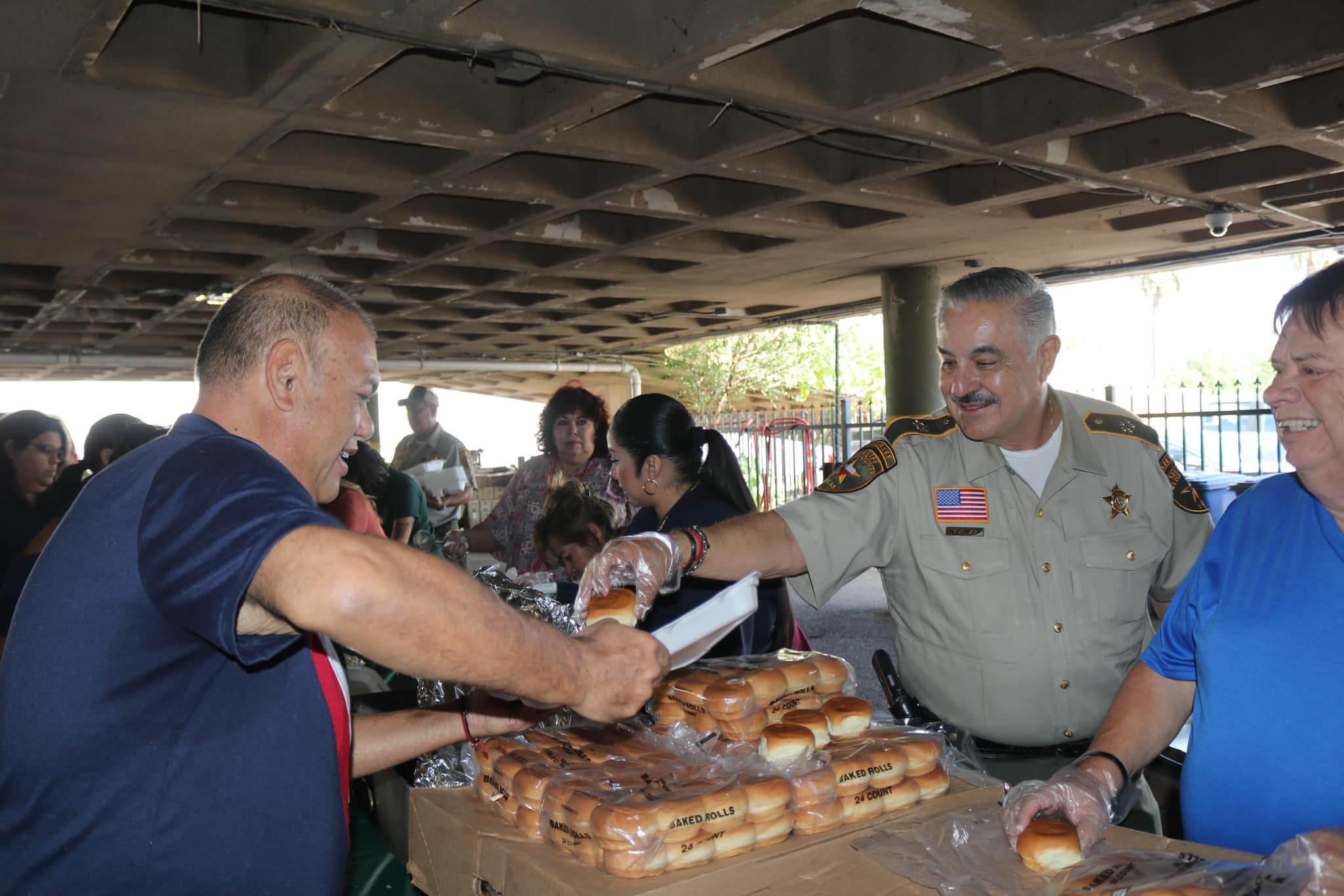 Local sheriff celebrates annual luncheon, gives away turkeys