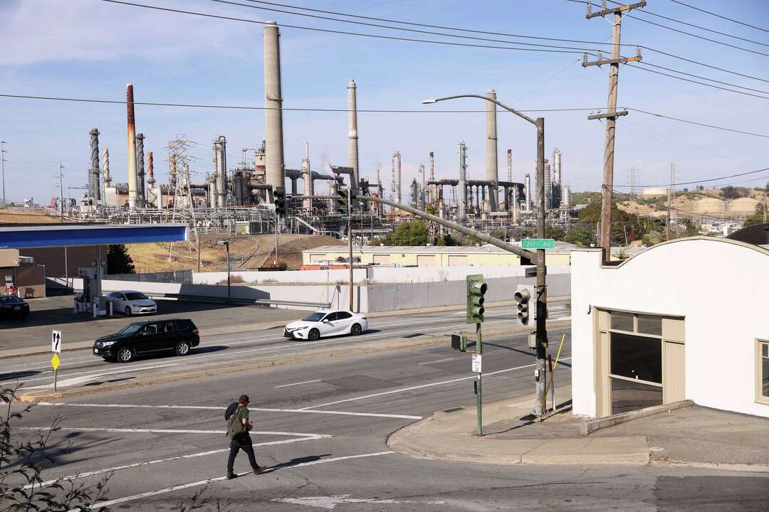A year after Bay Area refinery’s release of toxic dust, fear lingers