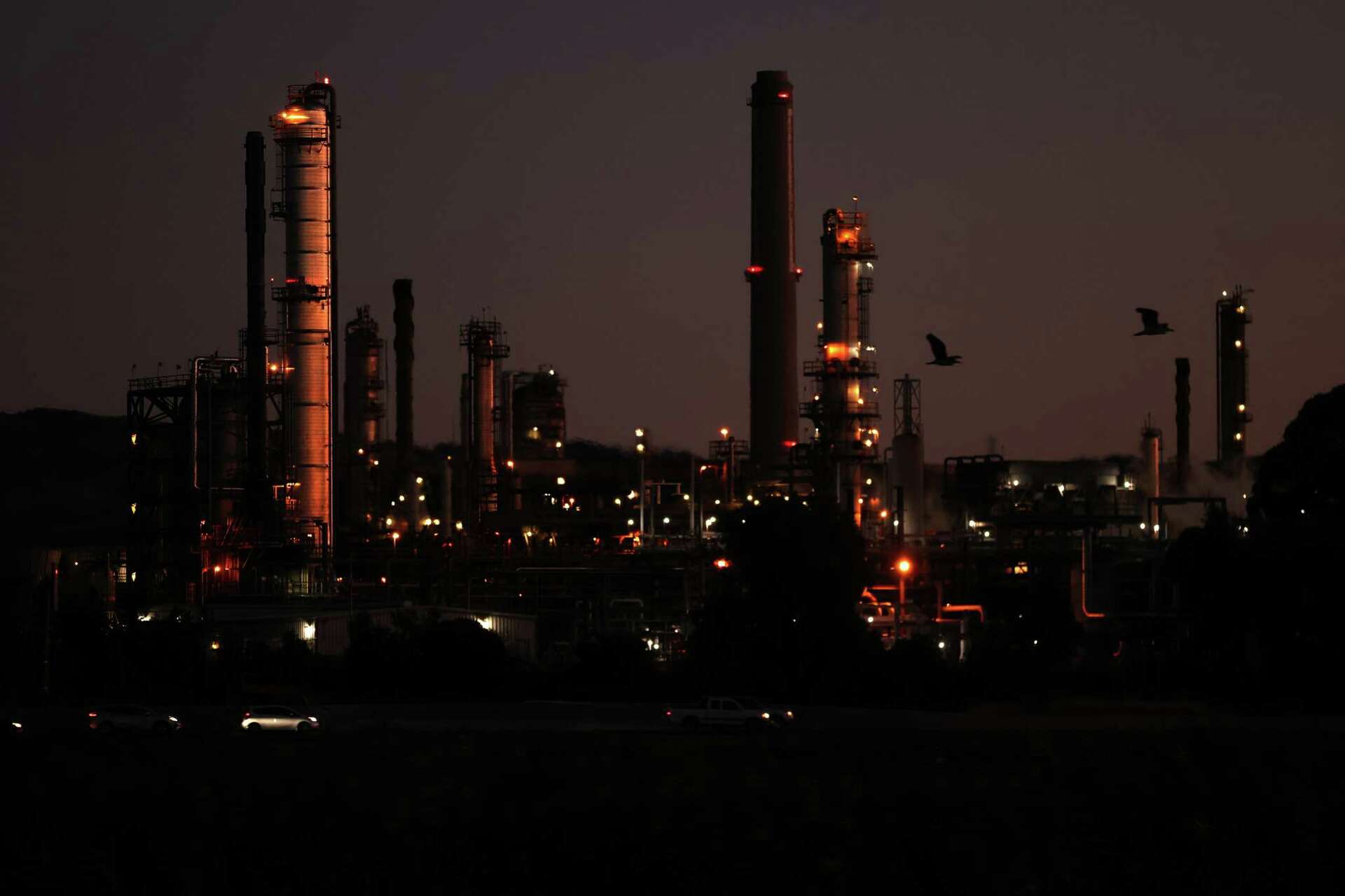 More flaring spotted at East Bay refinery