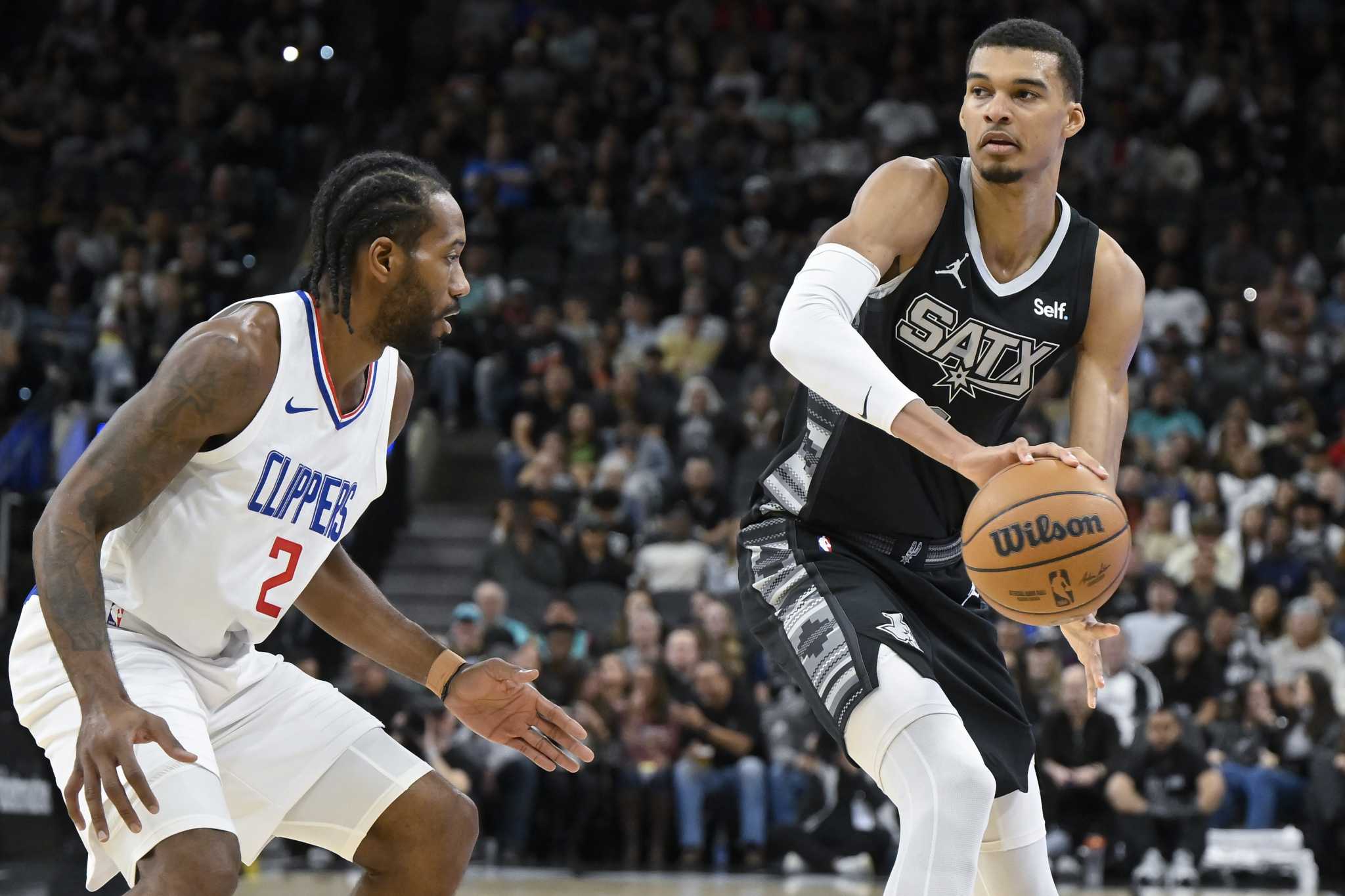 Reeliing Spurs heartened by effort in loss to Clippers
