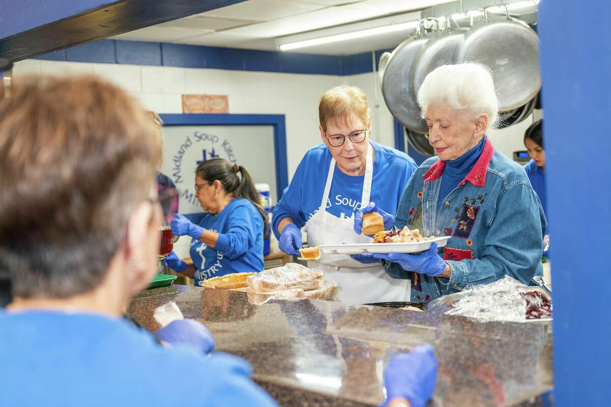 Midland Soup Kitchen Ministry holds its 37th-annual Thanksgiving meal