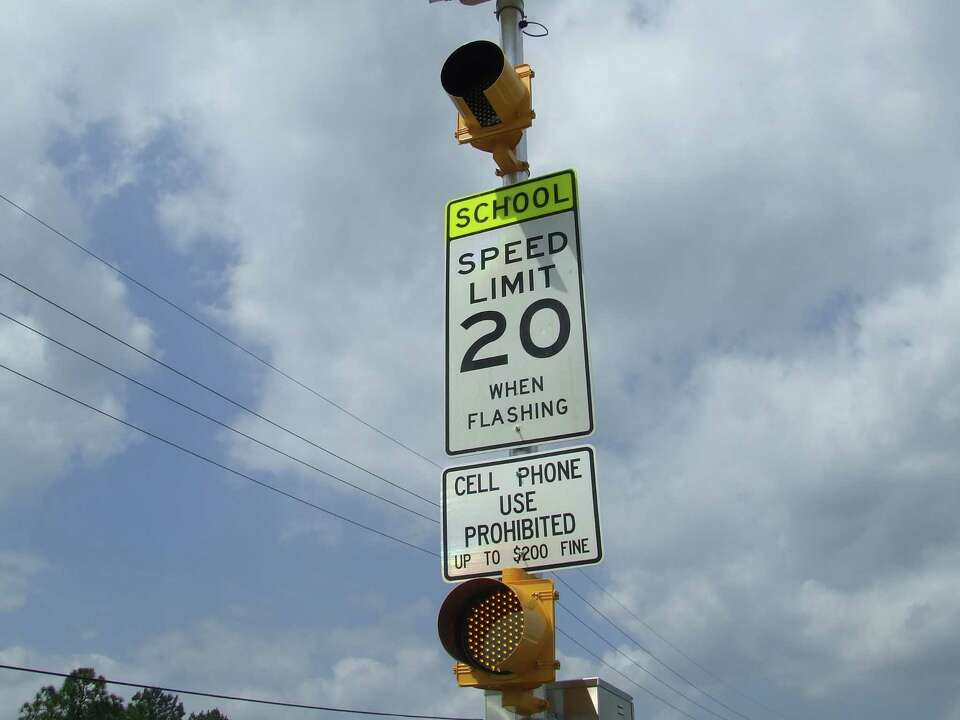 Houston area districts to receive hundreds of new school zone signs