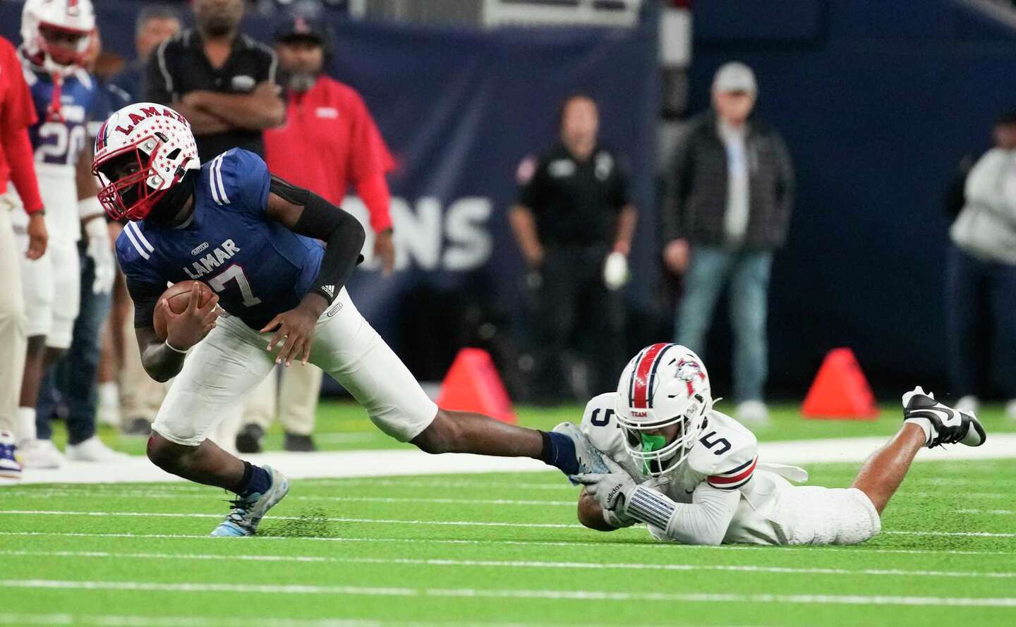 Atascocita Eagles knock off Lamar Texans in regional semifinal