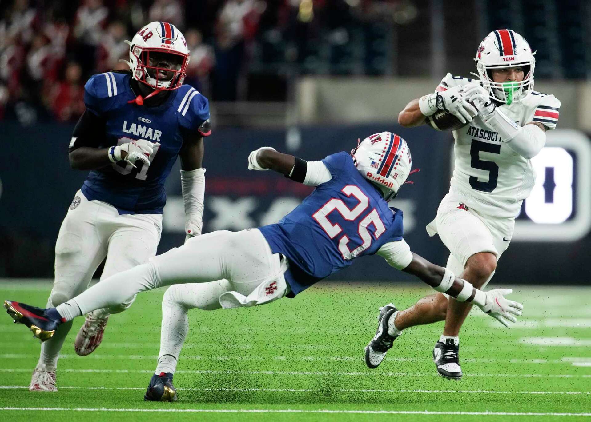 Atascocita Eagles knock off Lamar Texans in regional semifinal