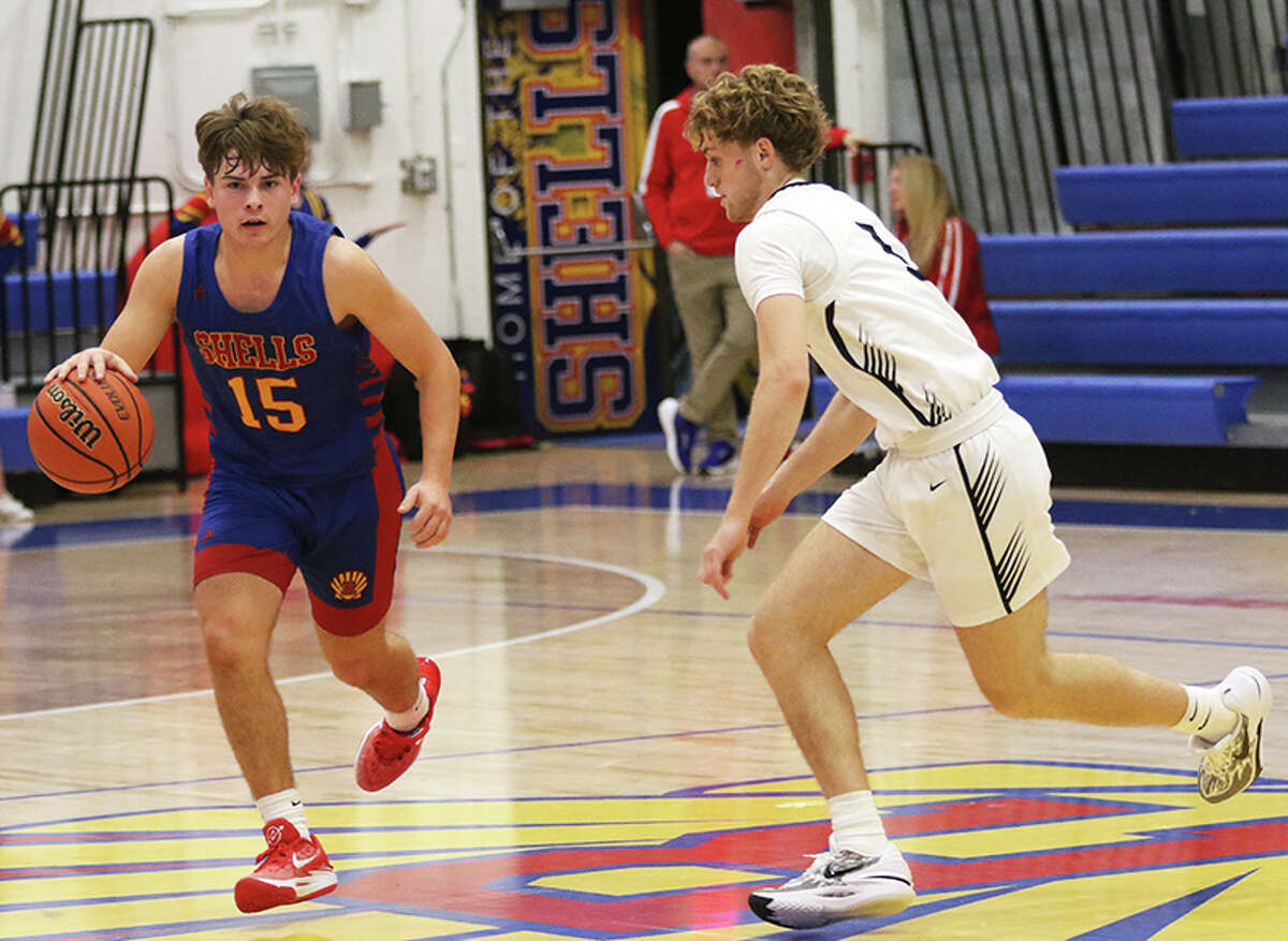 FRIDAY BOYS BASKETBALL: Piasa Birds hold off Jersey