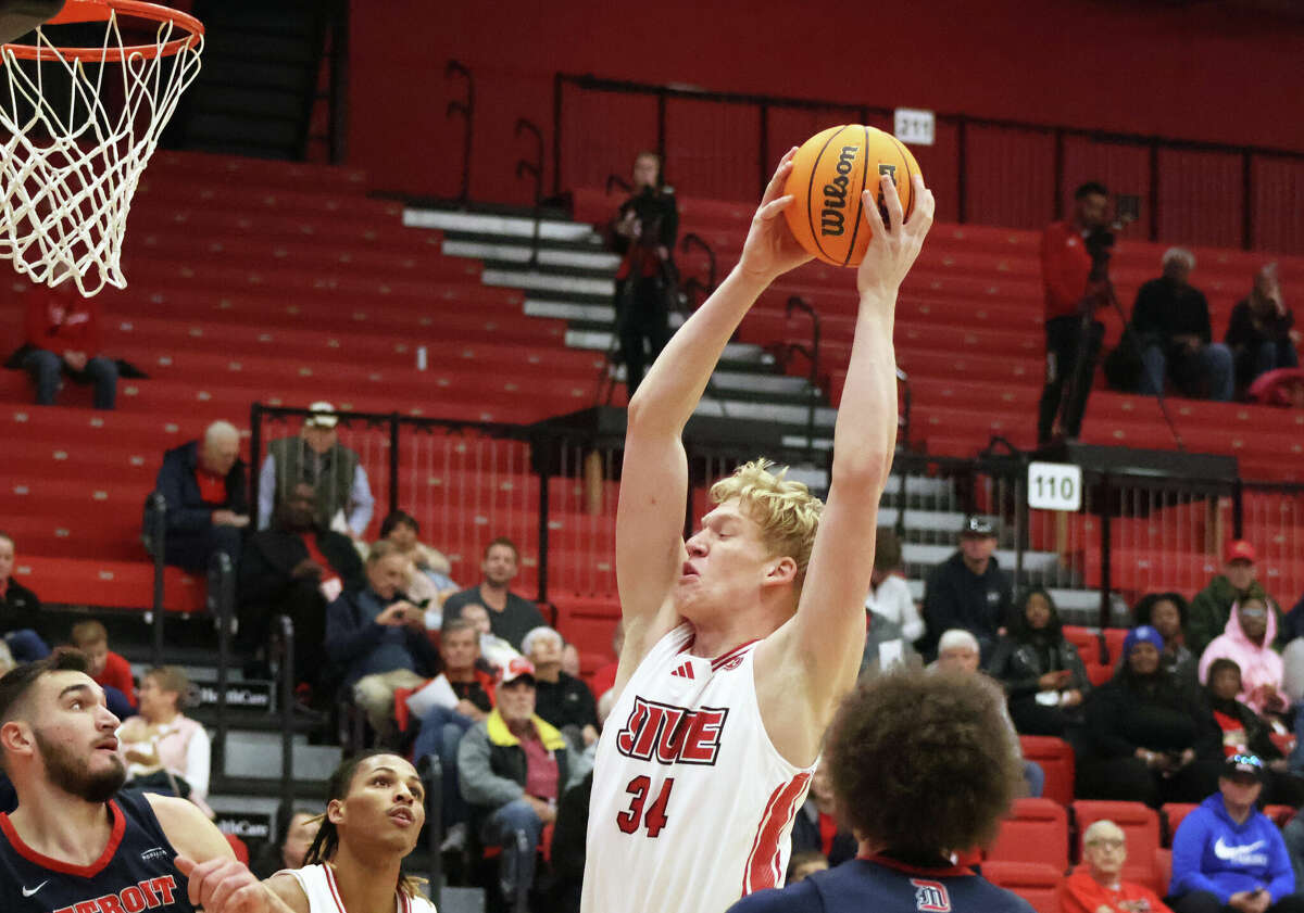 Belleville East grad Jordan Pickett’s big second half helps lift SIUE