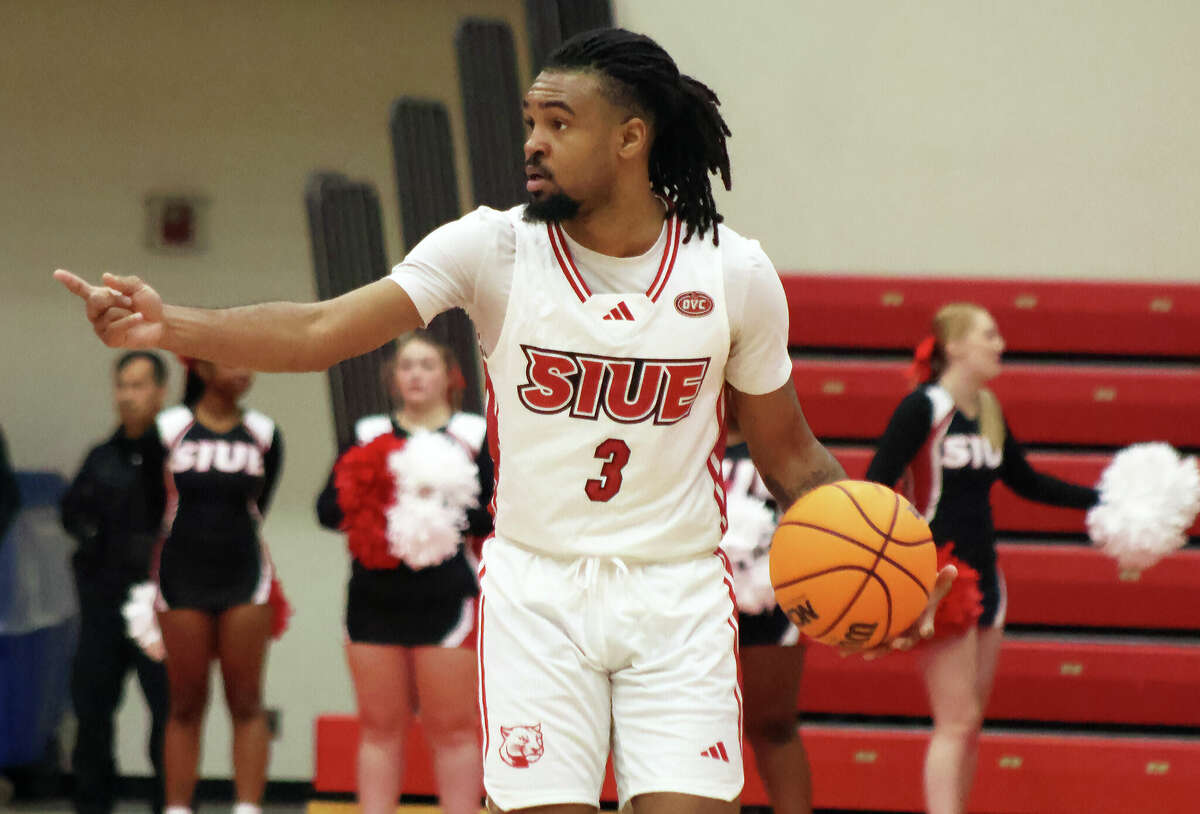 Trust, chemistry help Cougars through early regular season