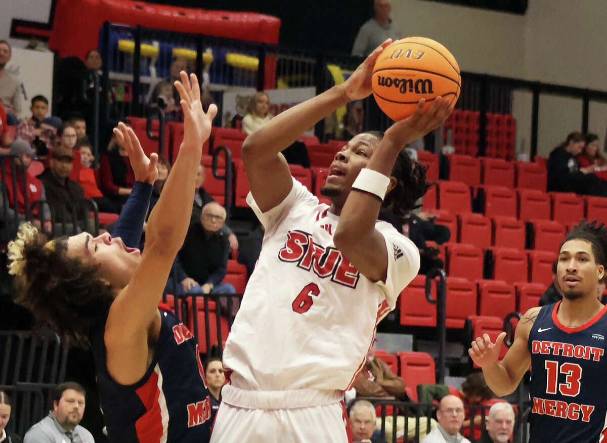 Belleville East grad Jordan Pickett’s big second half helps lift SIUE