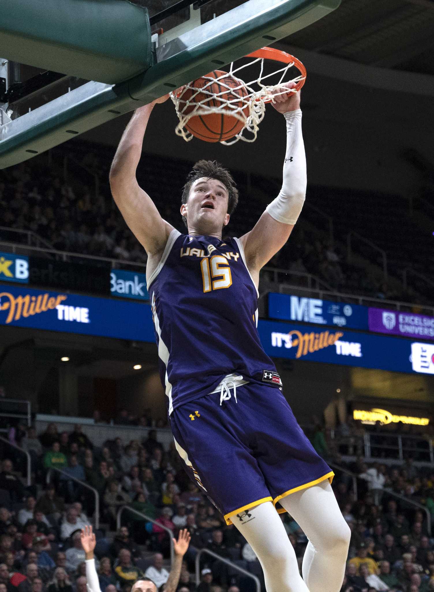 UAlbany basketball's Beagle enters transfer portal
